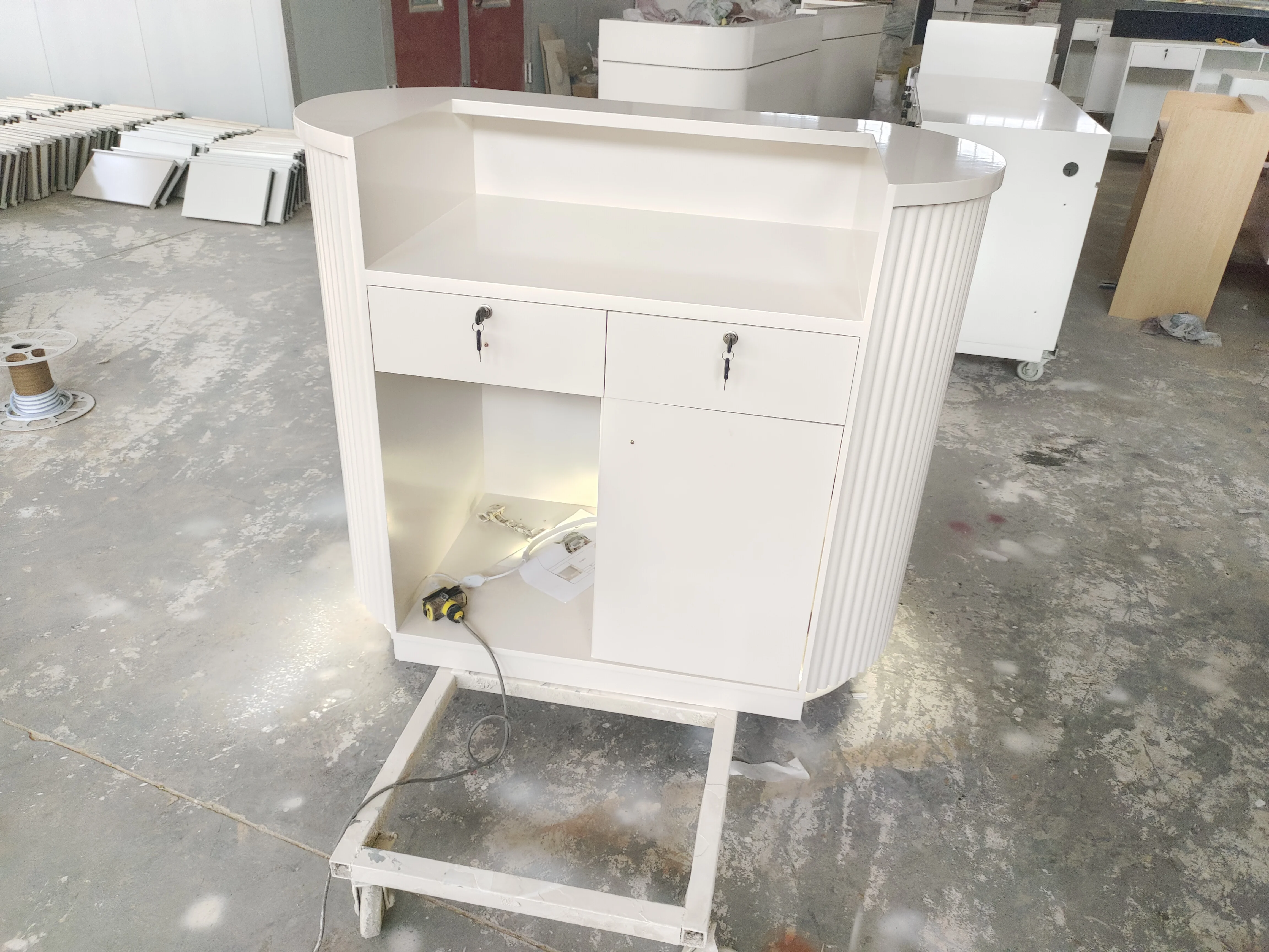 Custom Reception Desks for Beauty Salons - Stylish & Functional