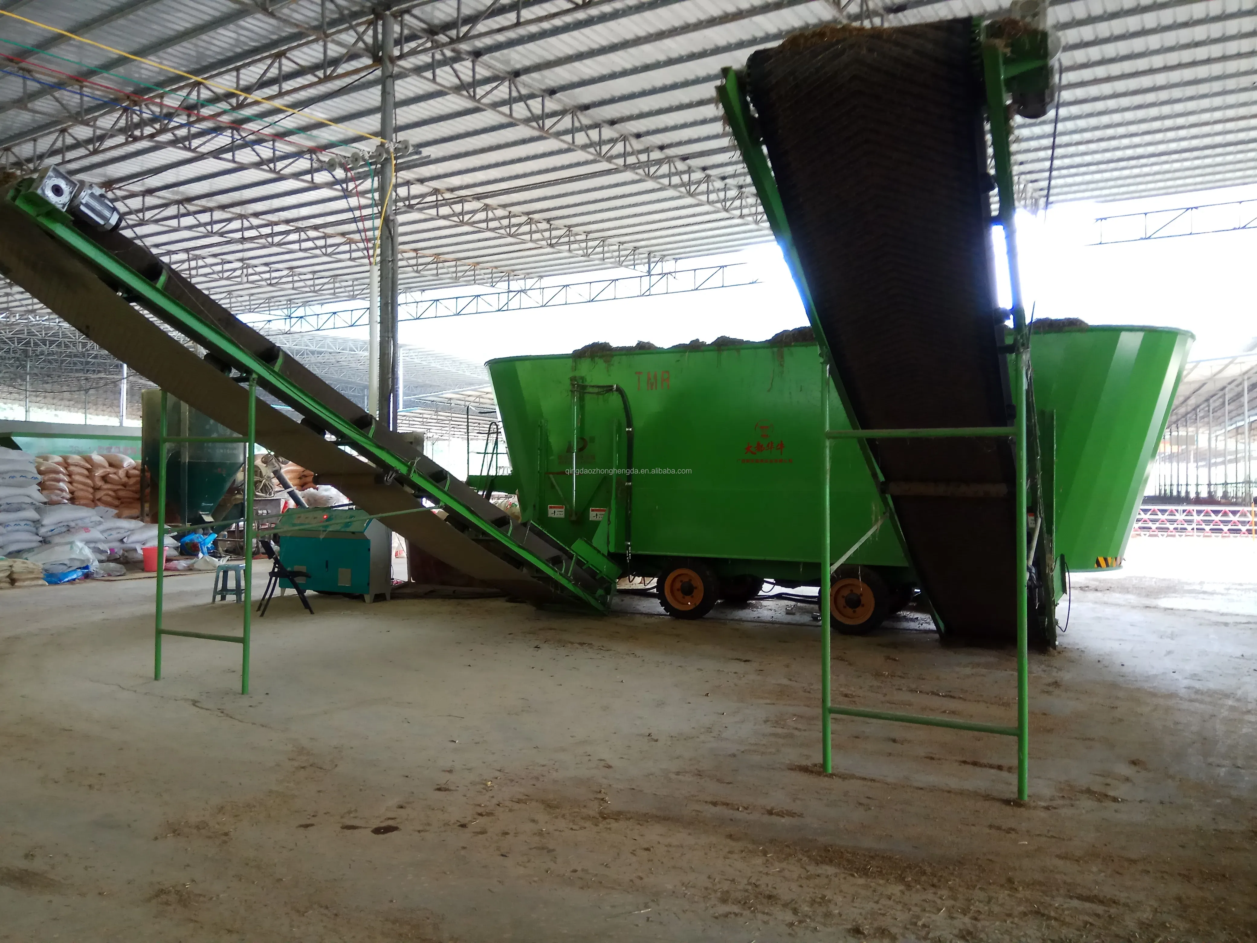 Animal Feed Mixer,Cattle Feed Mixer 26cube Cow Feed Processing Machine ...