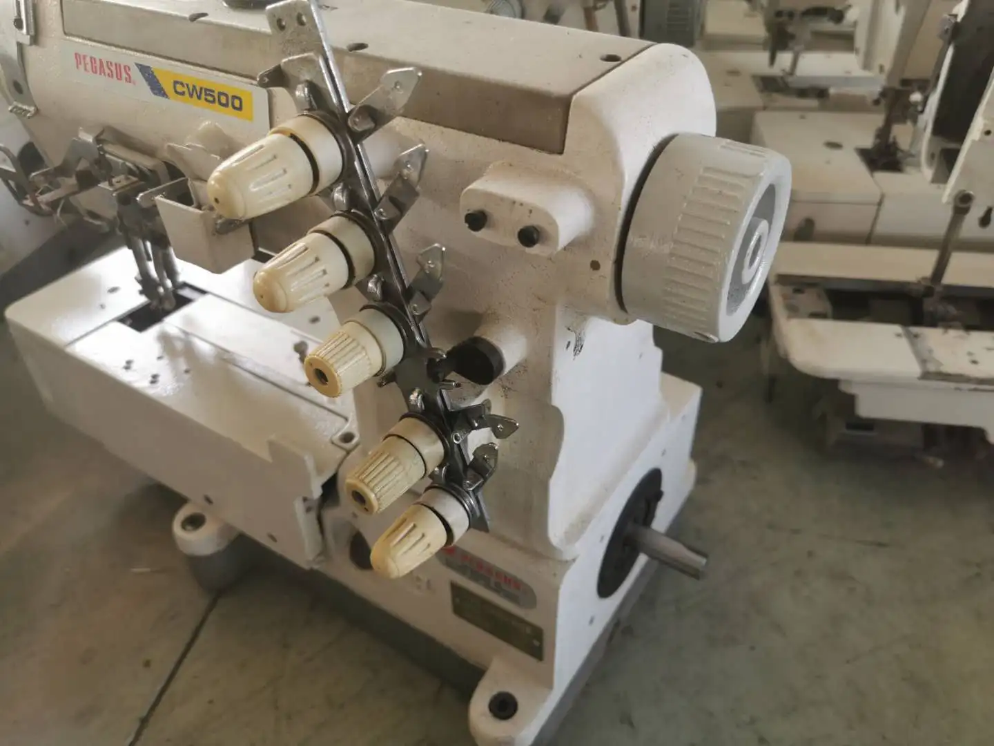 Pegasus W500 Industrial Sewing Machine - High Speed & Efficiency