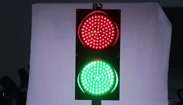 12 Year Factory New Design 200mm Multi Color Led Signal Mini Traffic ...