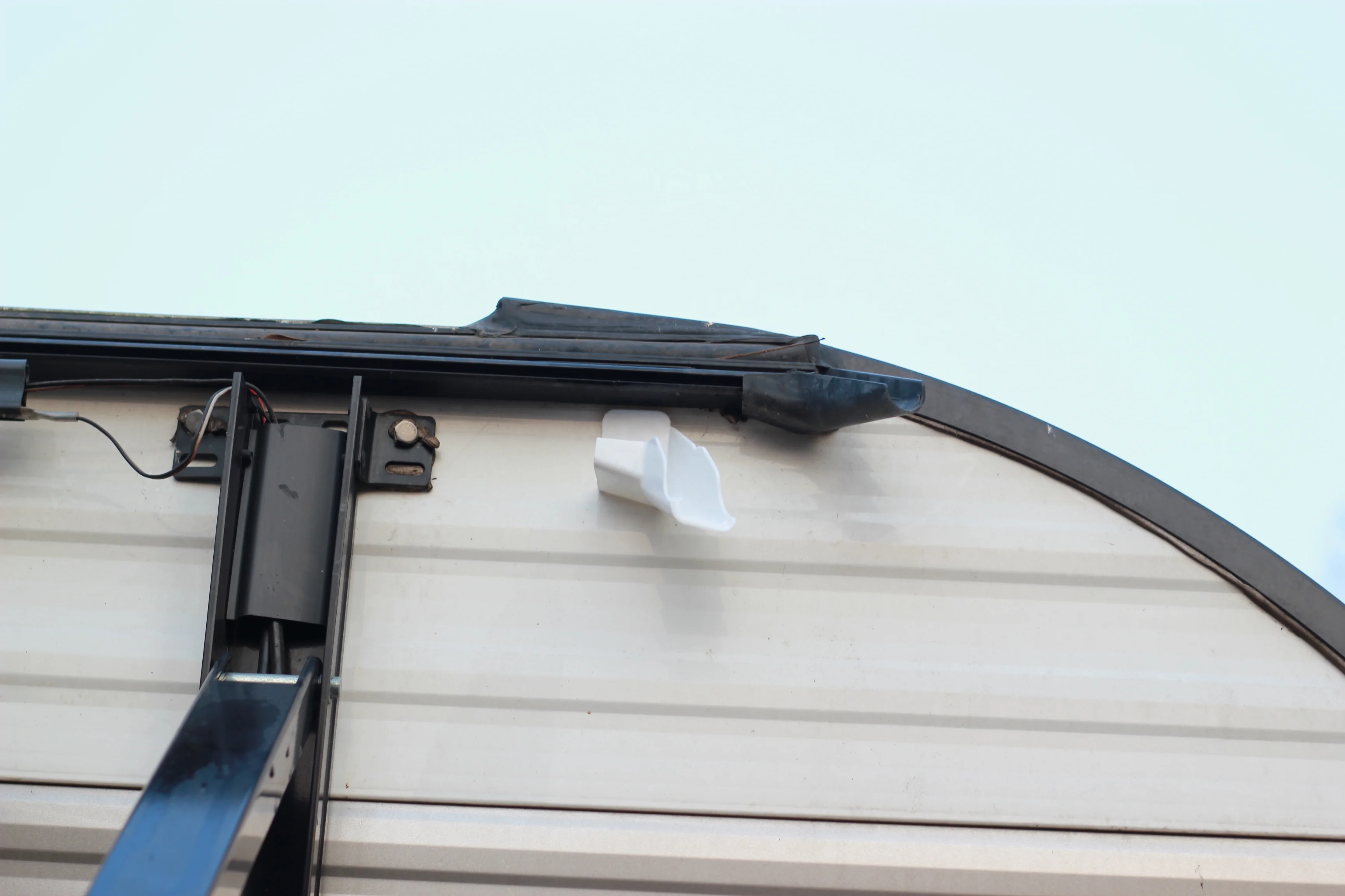 De0823 Rv Gutter Spouts Protect The Top Of The Rv In Rainy Days Directs ...