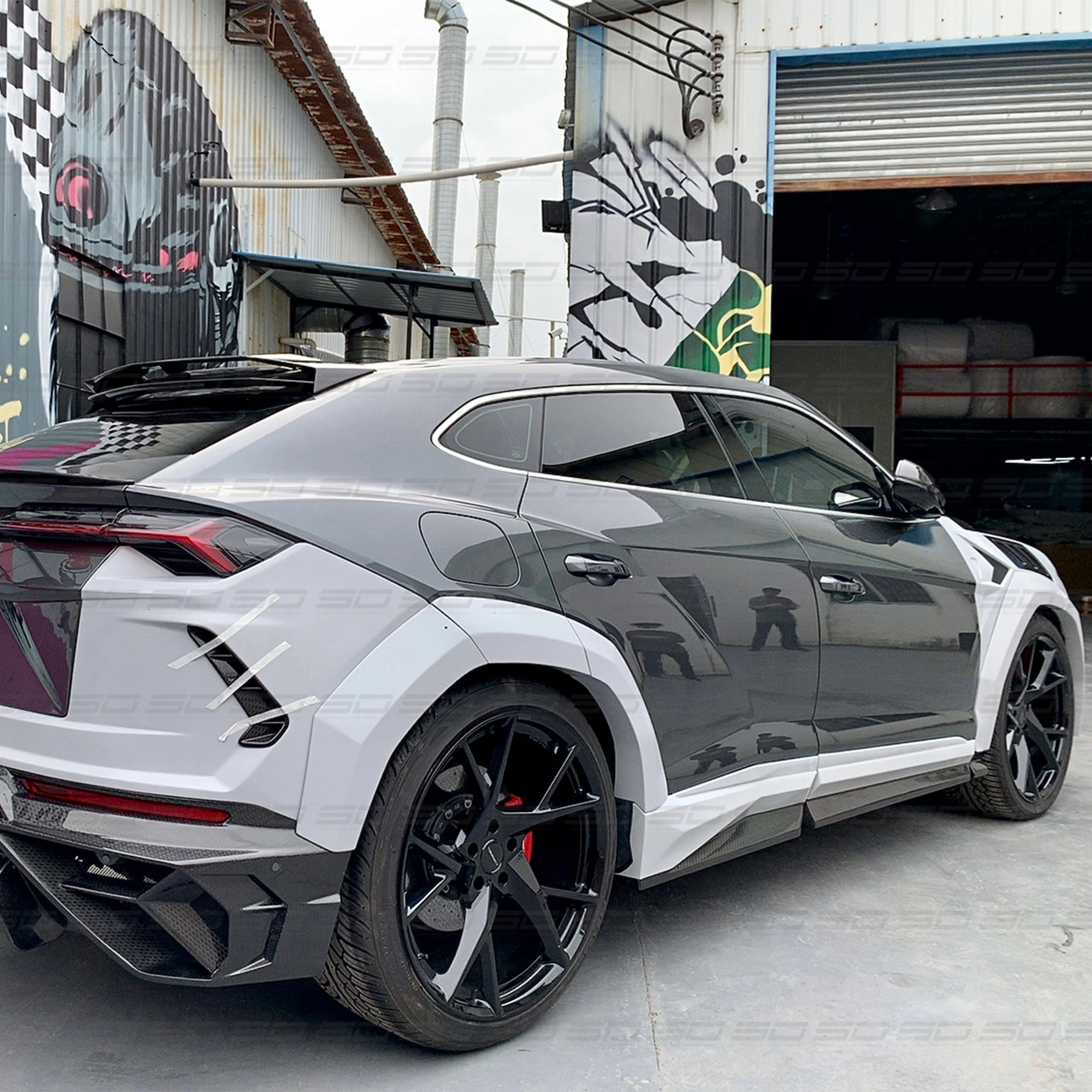 M Style Wide Body Kit for Lamborghini URUS - Carbon Fiber