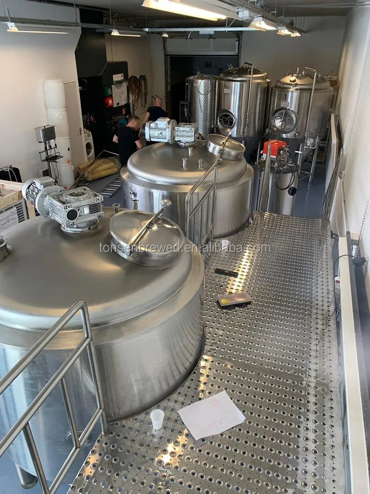 Stainless Steel SS304 Vertical Water Tank - Liquid & Milk Storage