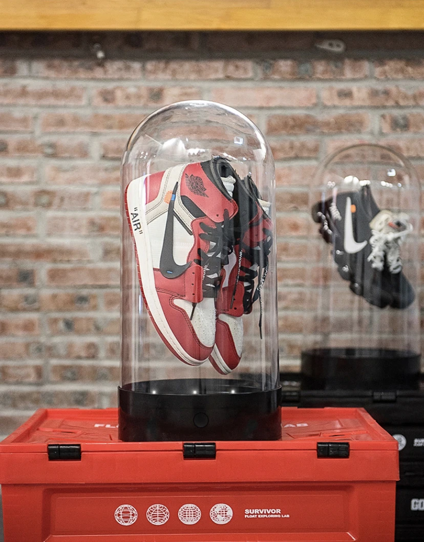 2019 Hot Unique Clear Capsule Acrylic Shoe Sneaker Box with Light