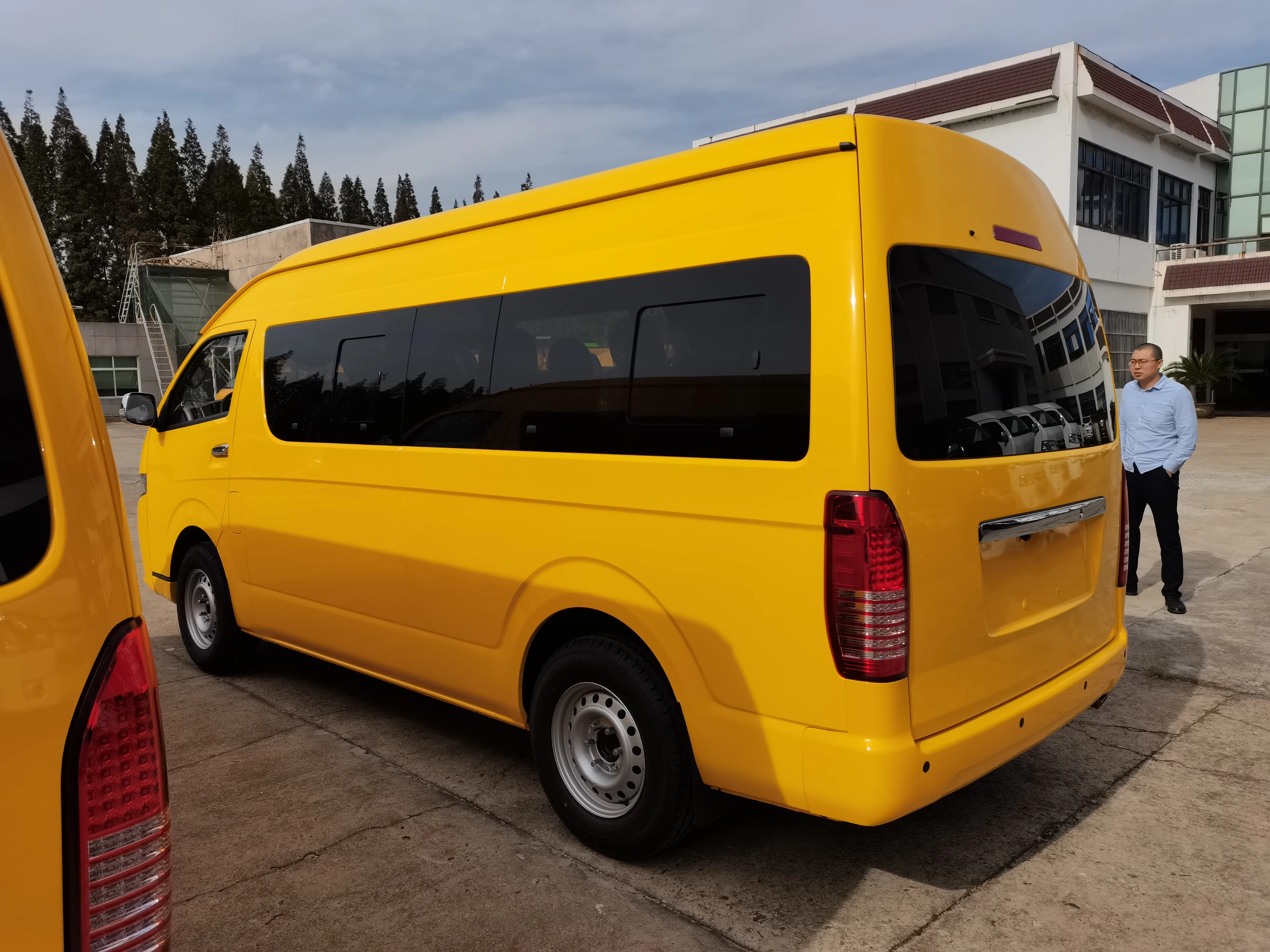19 Seater Mini Bus for Sale - Automatic, Euro 3 Standard