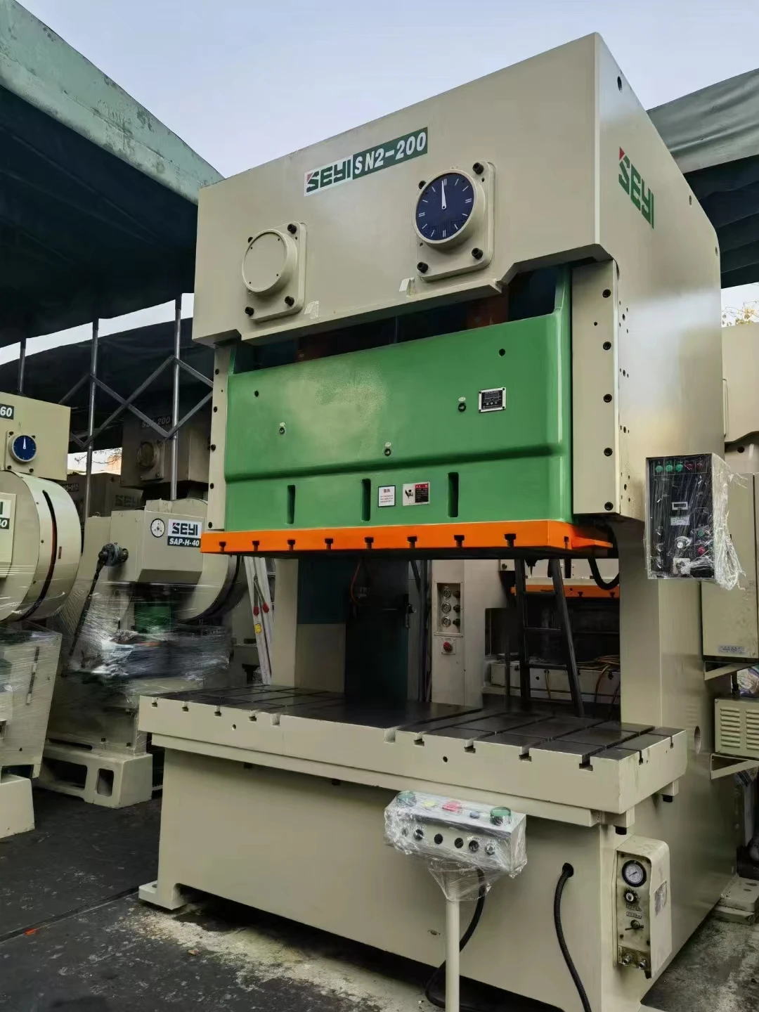 200 Tons Pneumatic Punch Machine - High Quality & Best Price