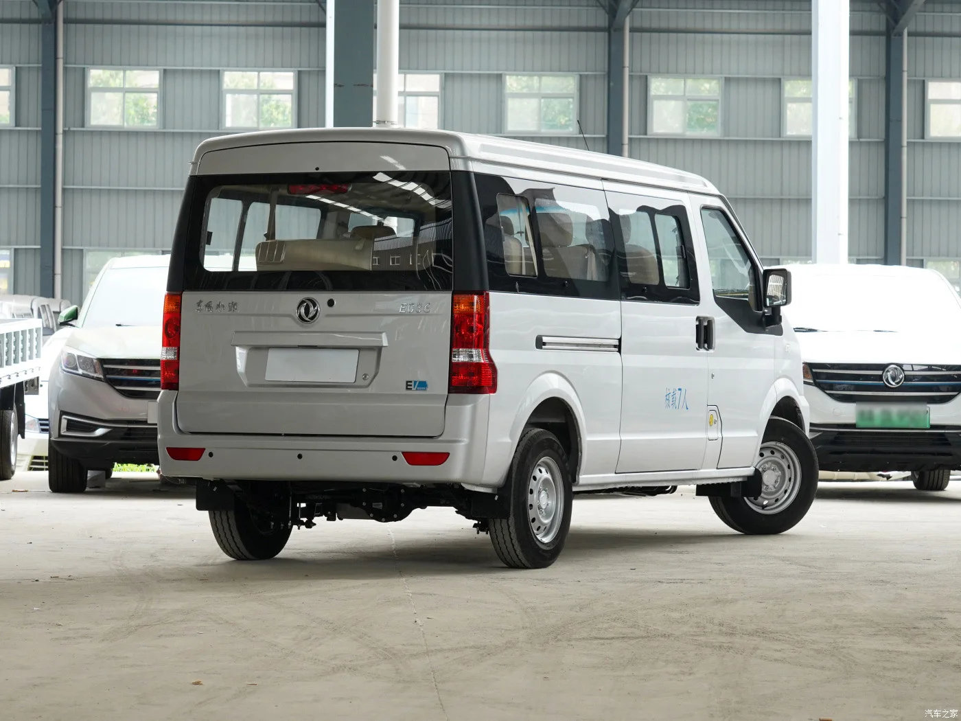Rear Drive Small Bus Dongfeng C35 7 Seat Petrol Engine