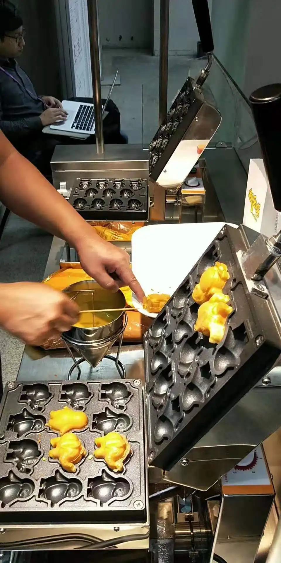 Small Korean Sponge Delimanjoo Cake Fish Cake Maker Manju Cake Making ...