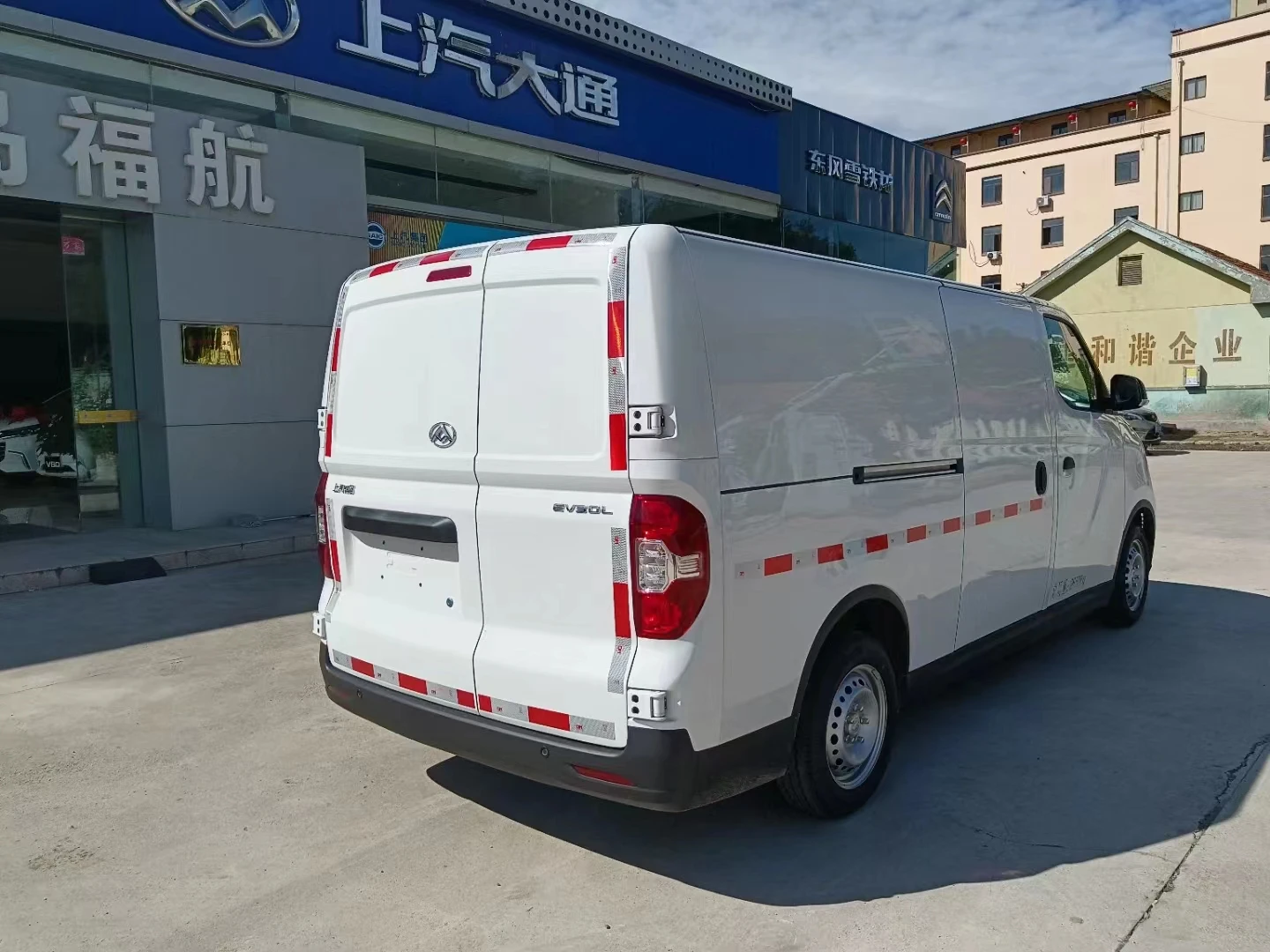 SAIC Maxus EV30 2024 - High Quality Electric Light Truck VAN