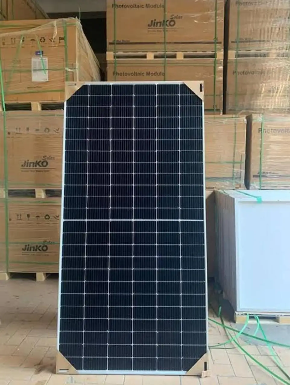 Jinko Solar Panels - 600W to 625W Bifacial Efficiency