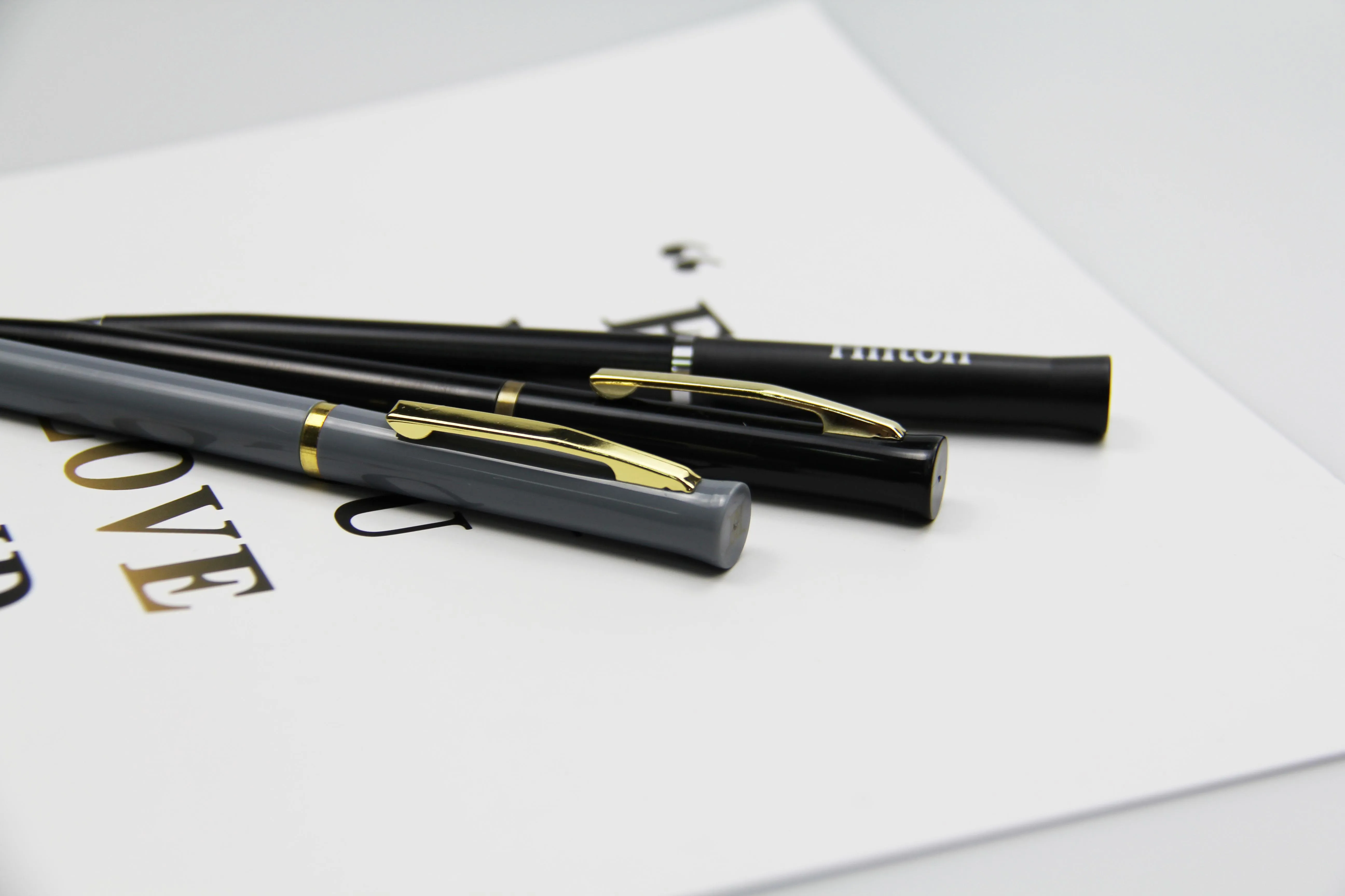 Hotel Use Promotion Plastic Black Hilton Ball Pen