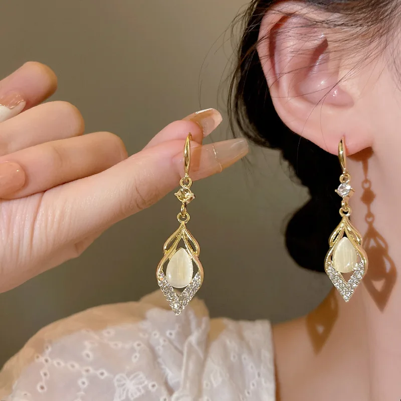 High Quality Light Luxury Niche Long Fringe Cat's Eye Diamond Earrings ...