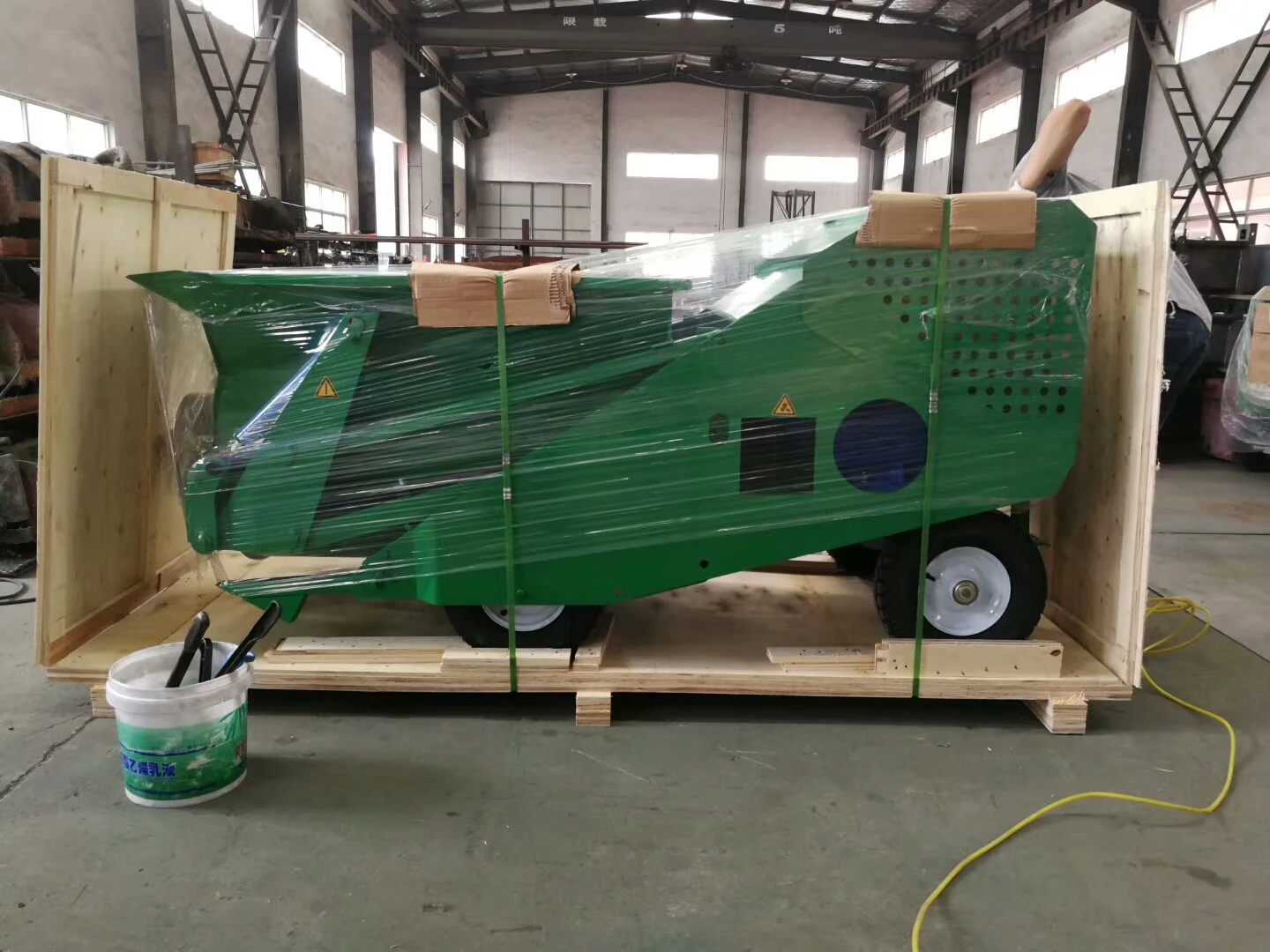 EPDM Rubber Paver Laying Machine - Efficient Road Construction