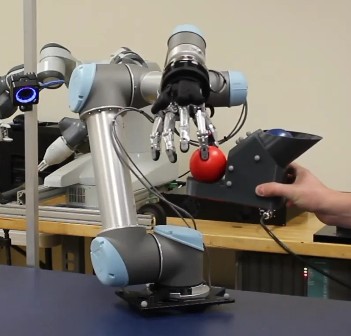 Collaborative Cobot Arm UR7E UR12E with Customized Schunk SVH Gripper ...