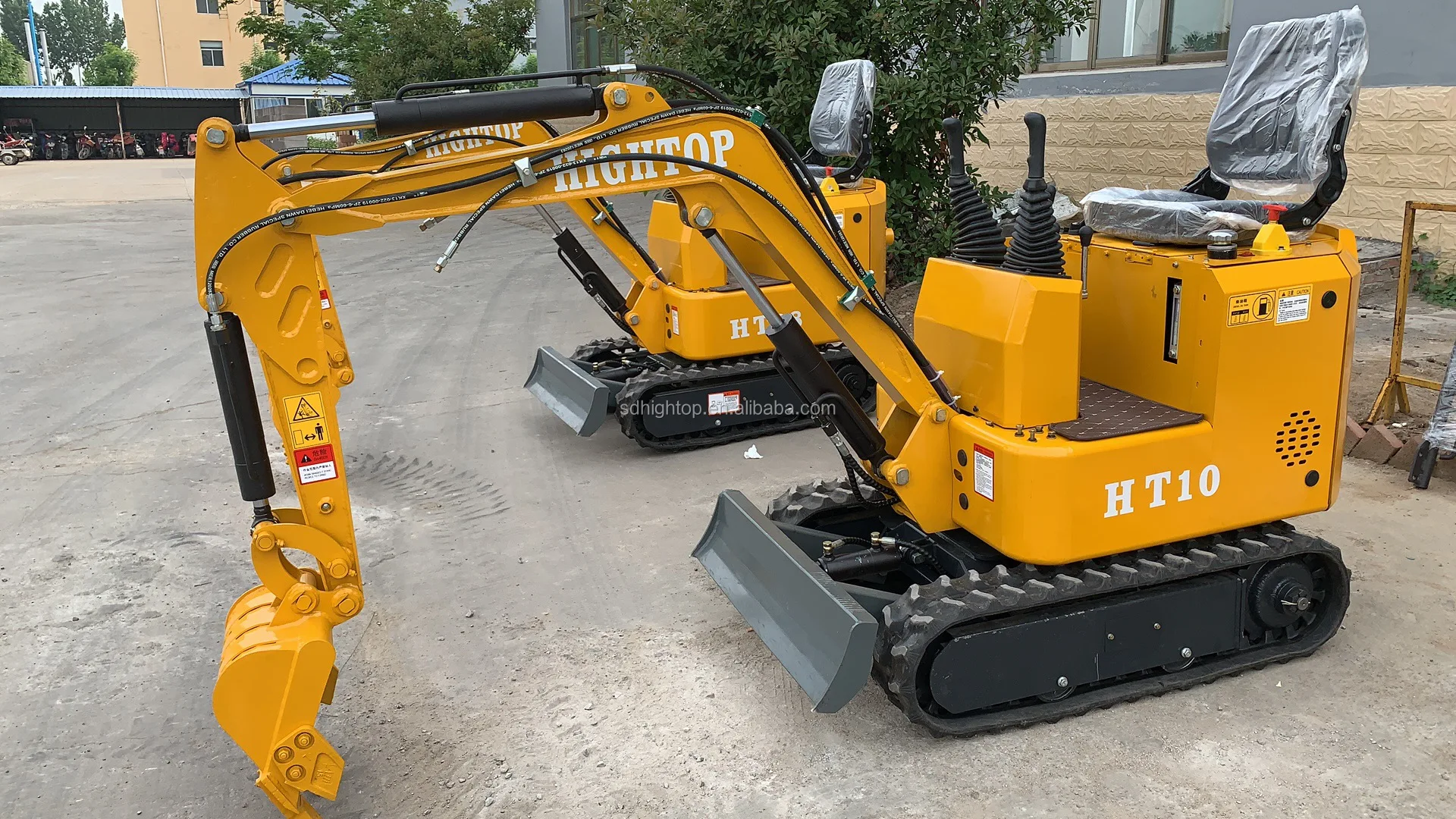 Hydraulic 0.8 Ton 1 Ton Mini Excavator With Cheap Prices For Sale 1.8 ...