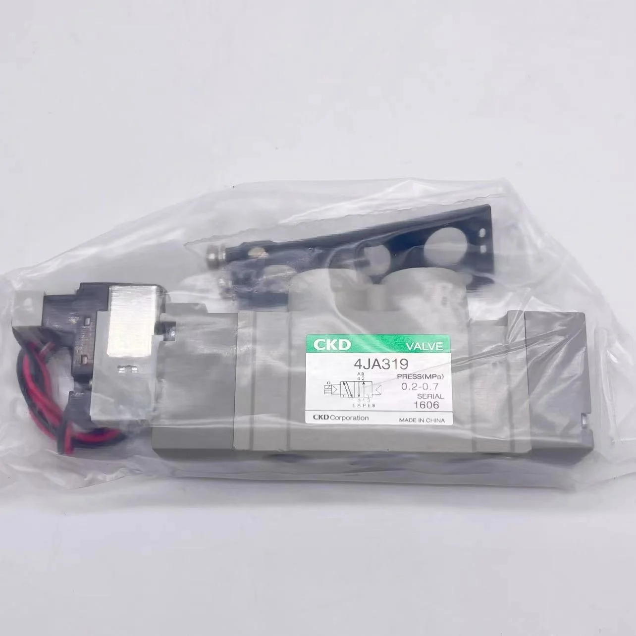 Ckd Solenoid Valve 4ja319-08-e2-3 2 Positions - Buy Solenoid Valve ...