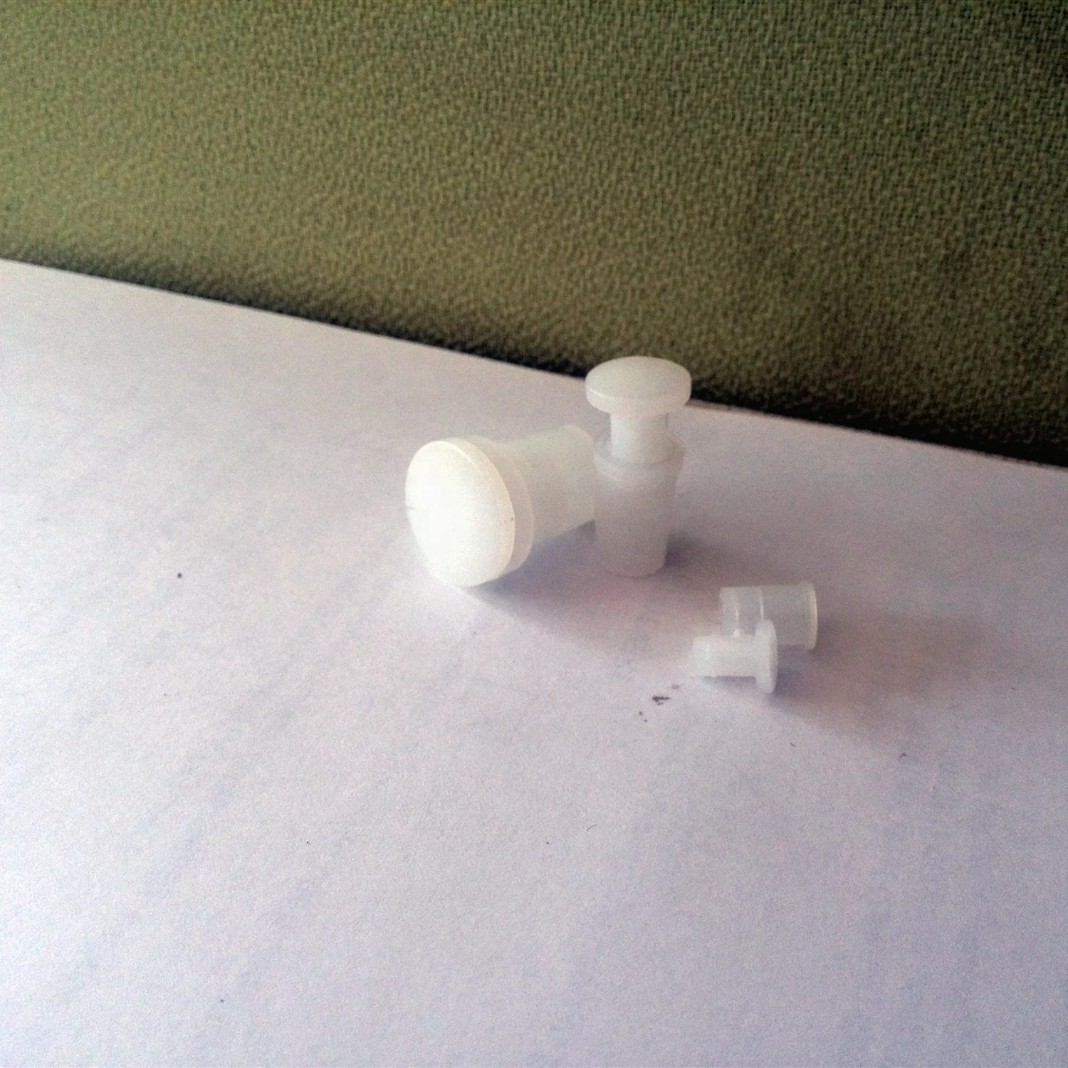 Cheap Plastic Sign Locators - Easy Fixing Solutions