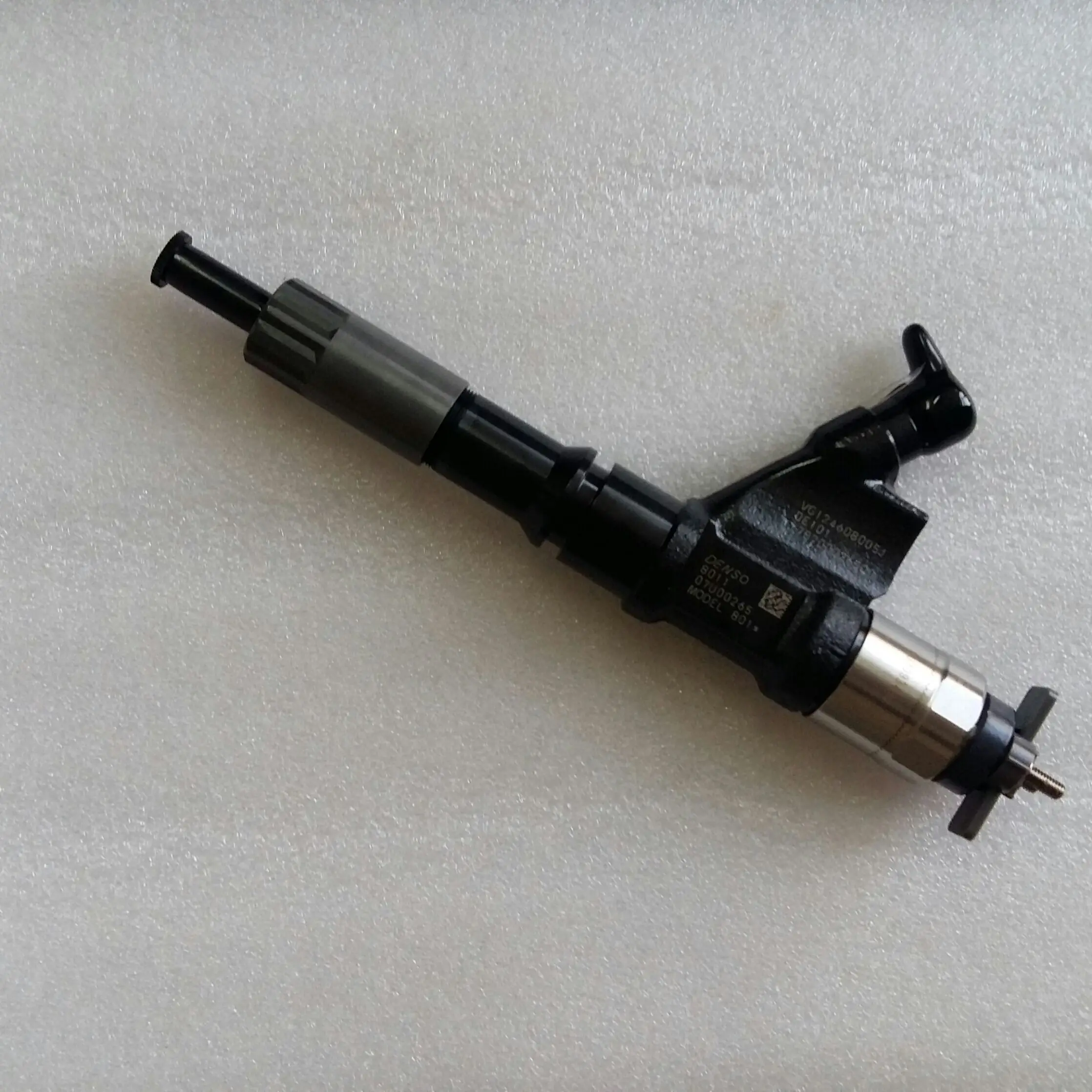 Common Rail Injector 23670-30440 for Toyota Hiace Dyna