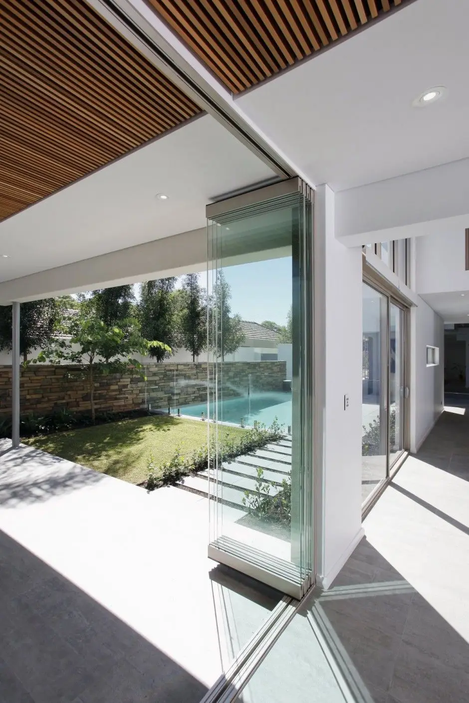 Resort Exterior Folding Sliding Doors For Houses Multi-fold Temrered ...