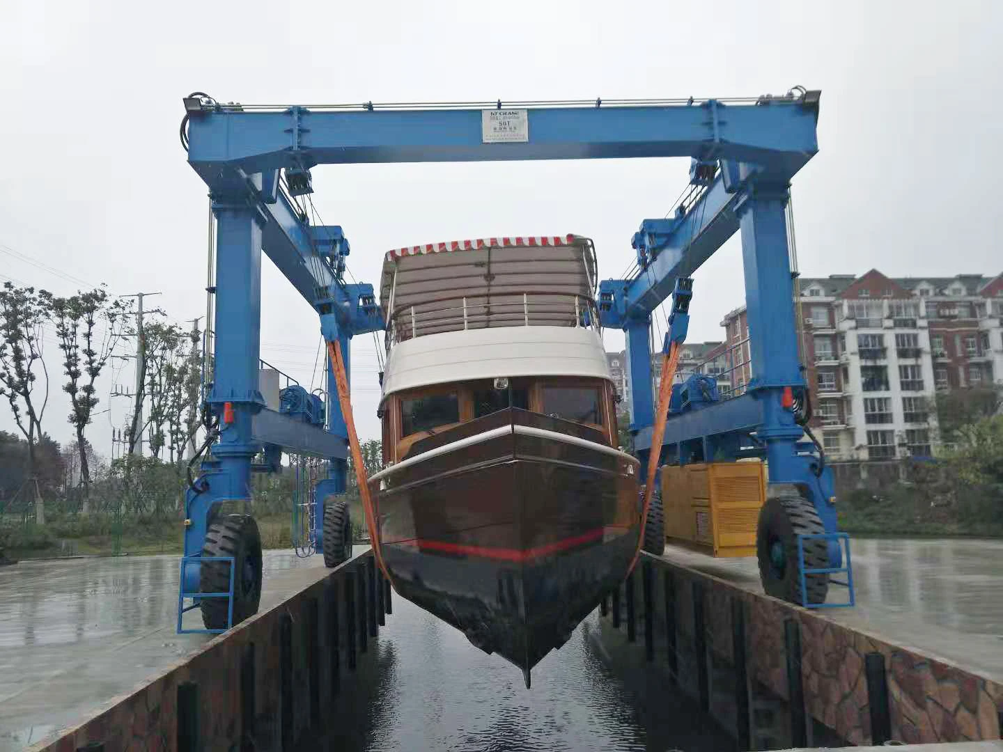 Customized 100T Mobile Boat Hoist Travel Lift for Shipyard - Efficient ...