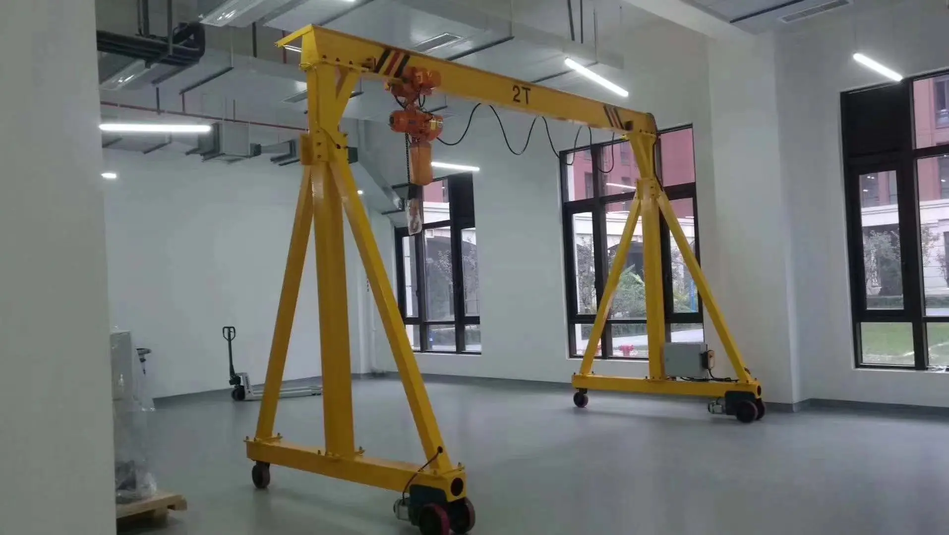 Customizable Portable Gantry Crane - 7.5 Ton Electric Hoist