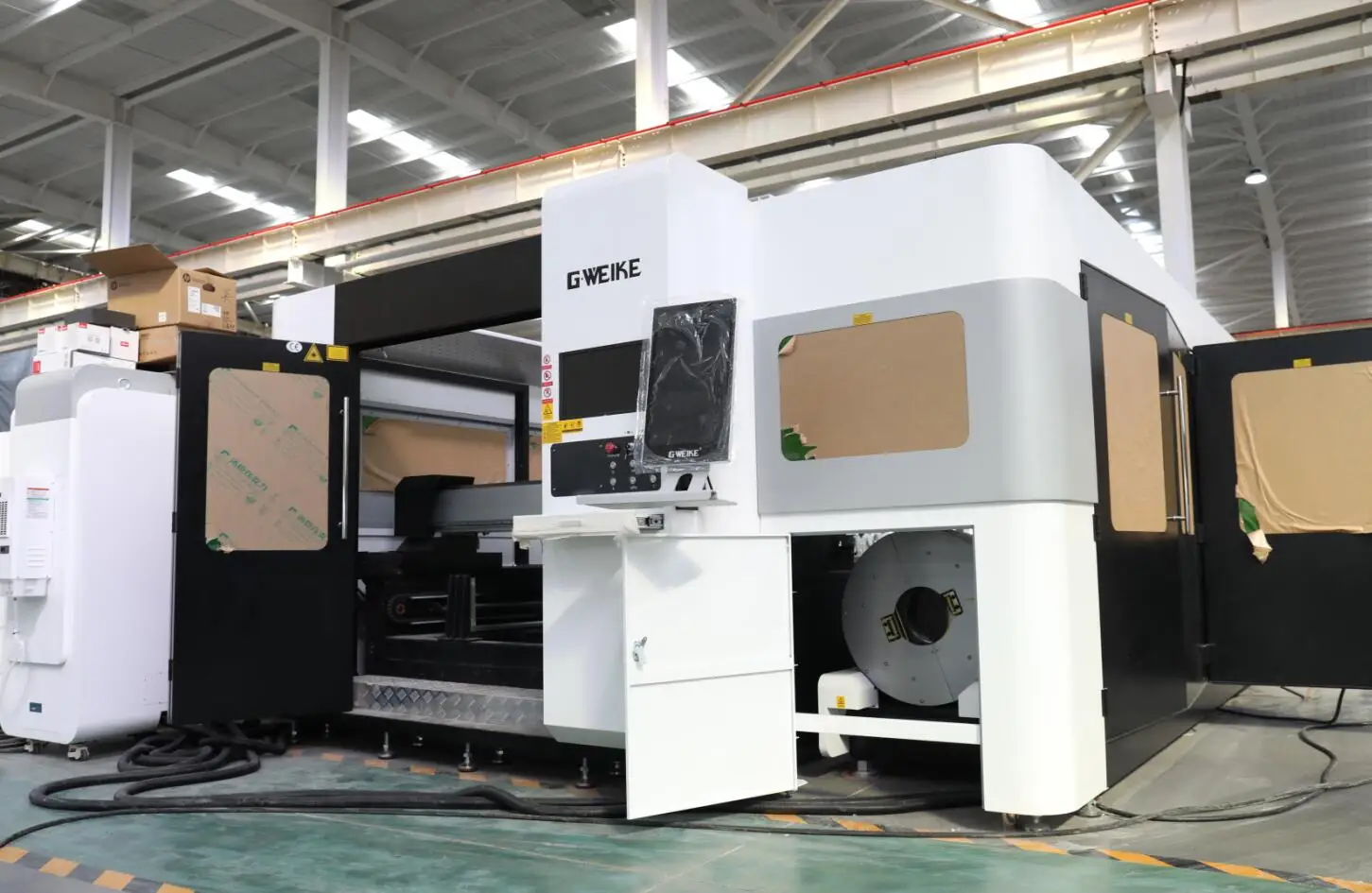 3000 Watt Fiber Laser Cutting Machine - Precision & Power