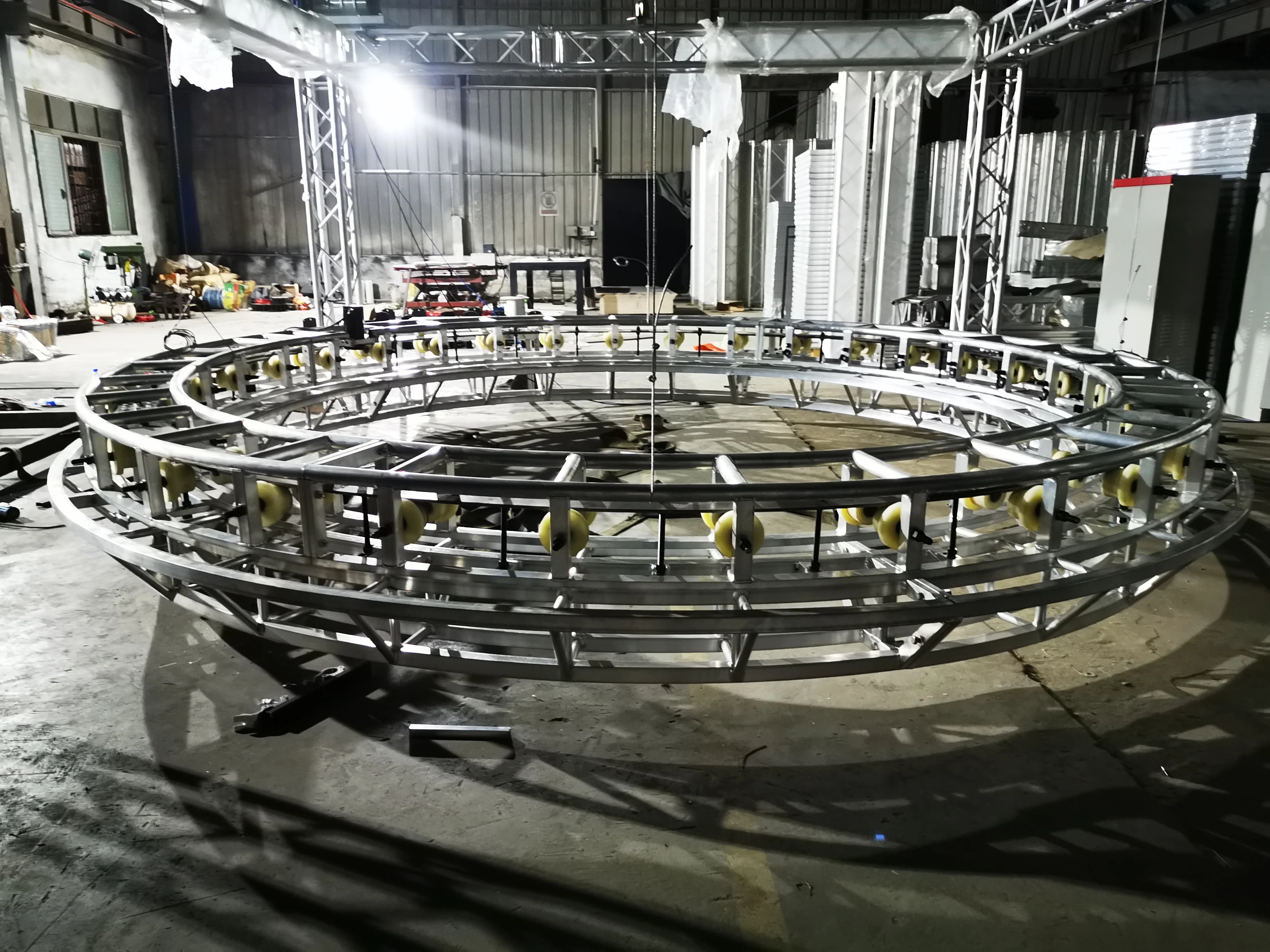 Rotating Lifting Truss - Versatile and Durable Solutions