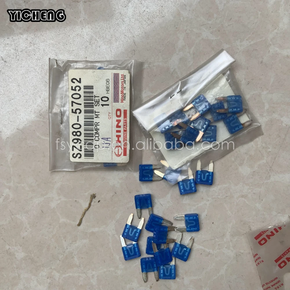HINO 700 15A Fuse - Reliable Japanese Truck Component