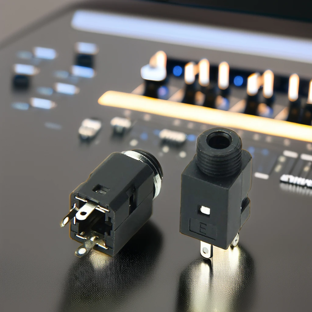 3.5mm Vertical 4-Pin Stereo Female Audio Socket Jack Waterproof 8 Pin ...