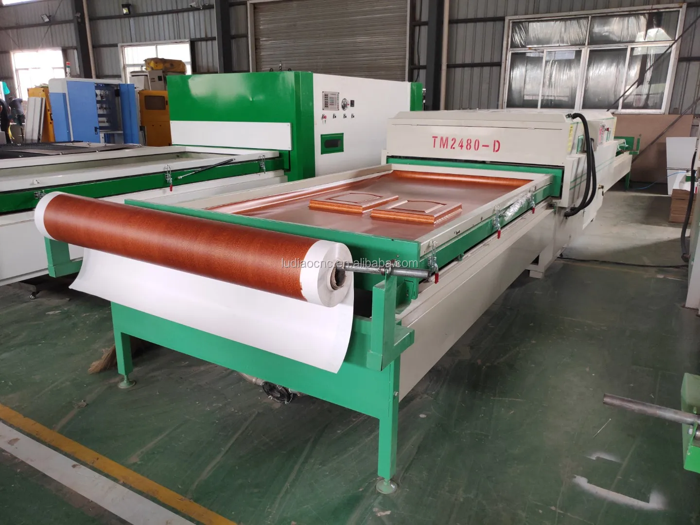 Mesin Press Vakum Otomatis Tm2480b-2 Untuk Pembuatan Pintu Kabinet ...