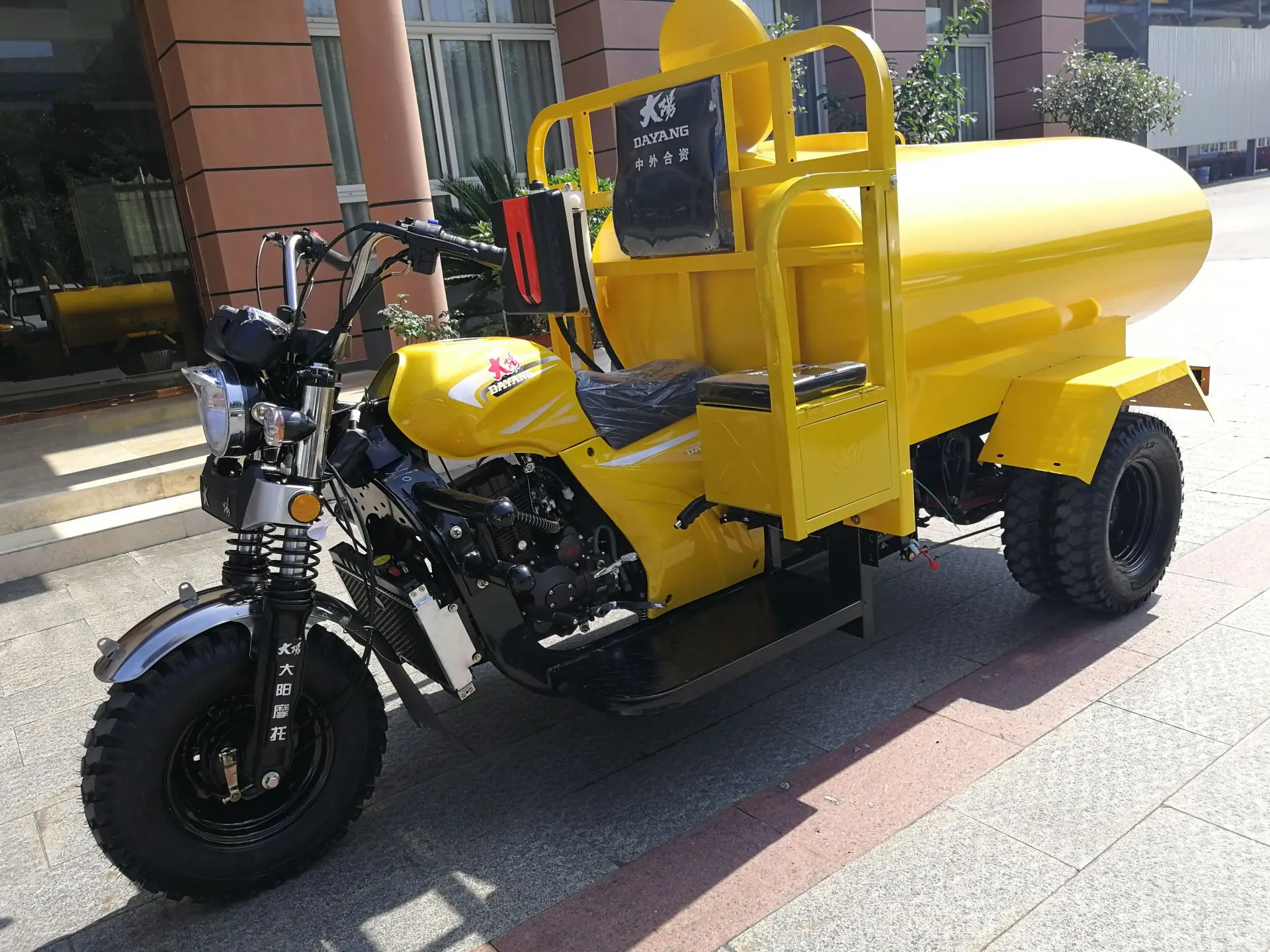 DAYANG Water Tanker Tricycle 200CC/250CC/300CC - 1000L/1600L Capacity ...
