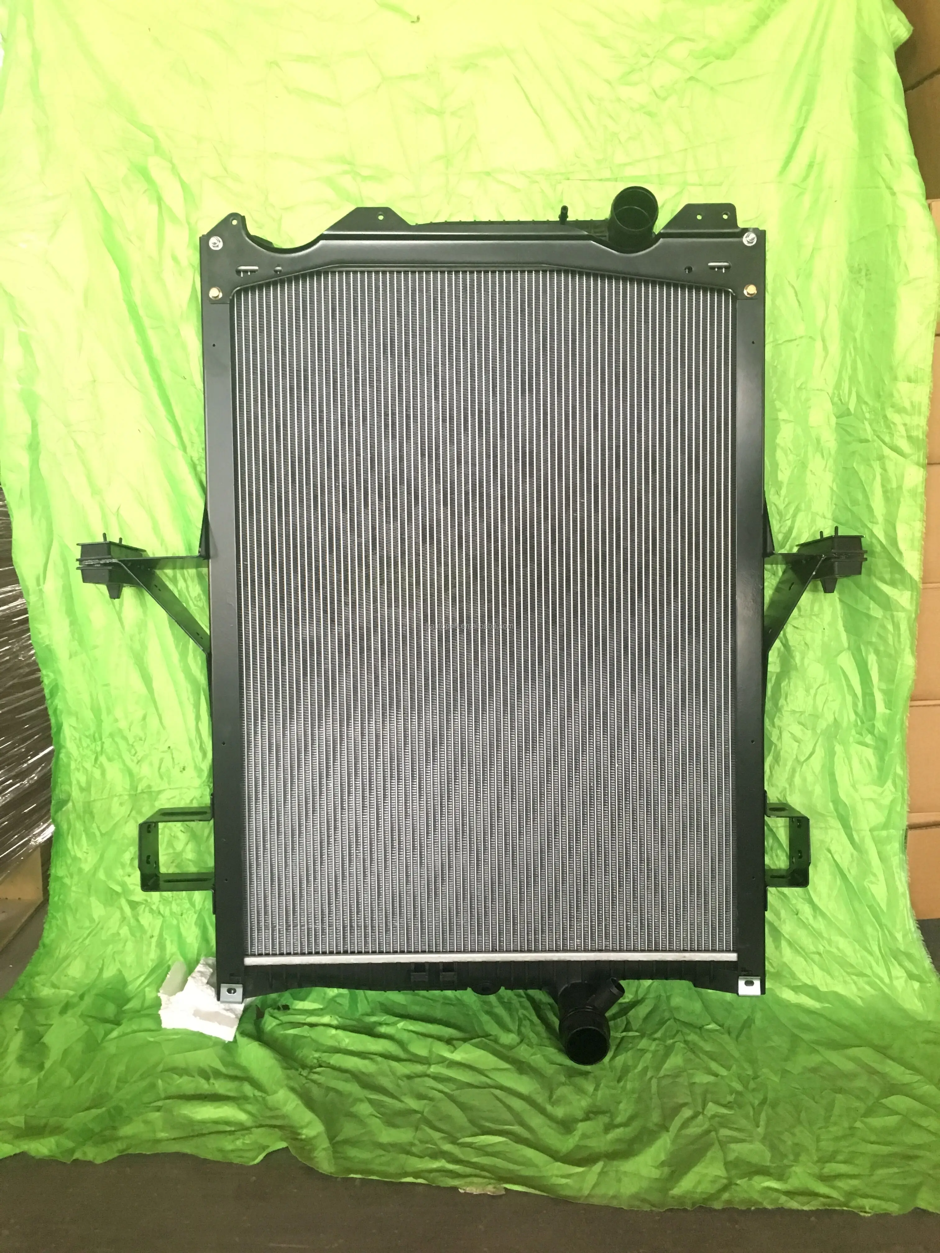 Truck Parts Aluminum For Truck Radiator Volvo 21649619 85020561 ...