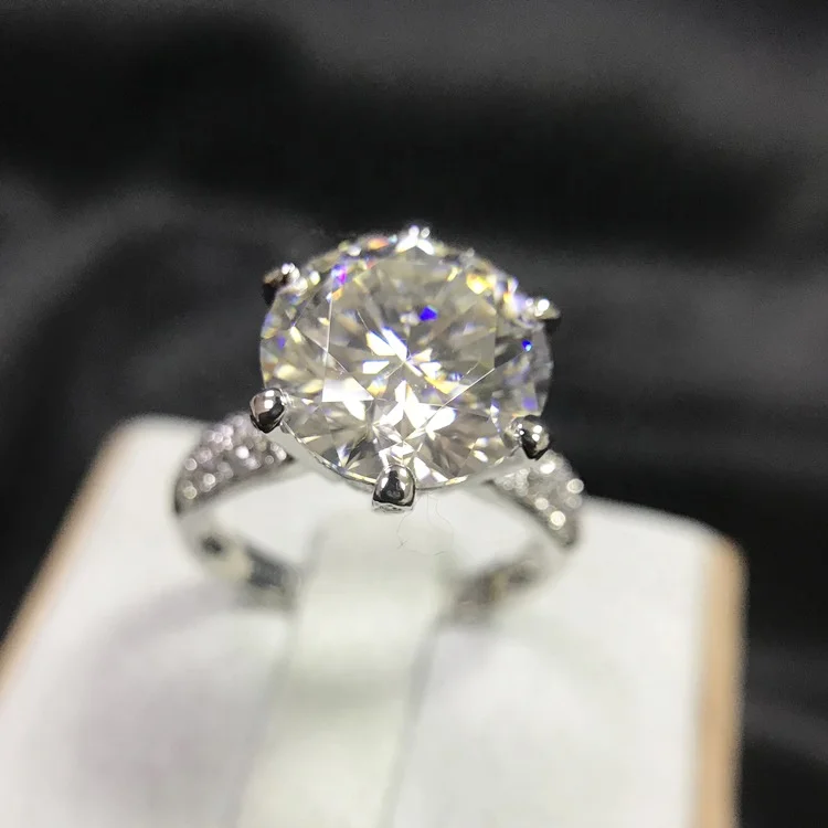 4.0CT Round Cut Lab Grown Diamond Engagement Ring 18K Gold