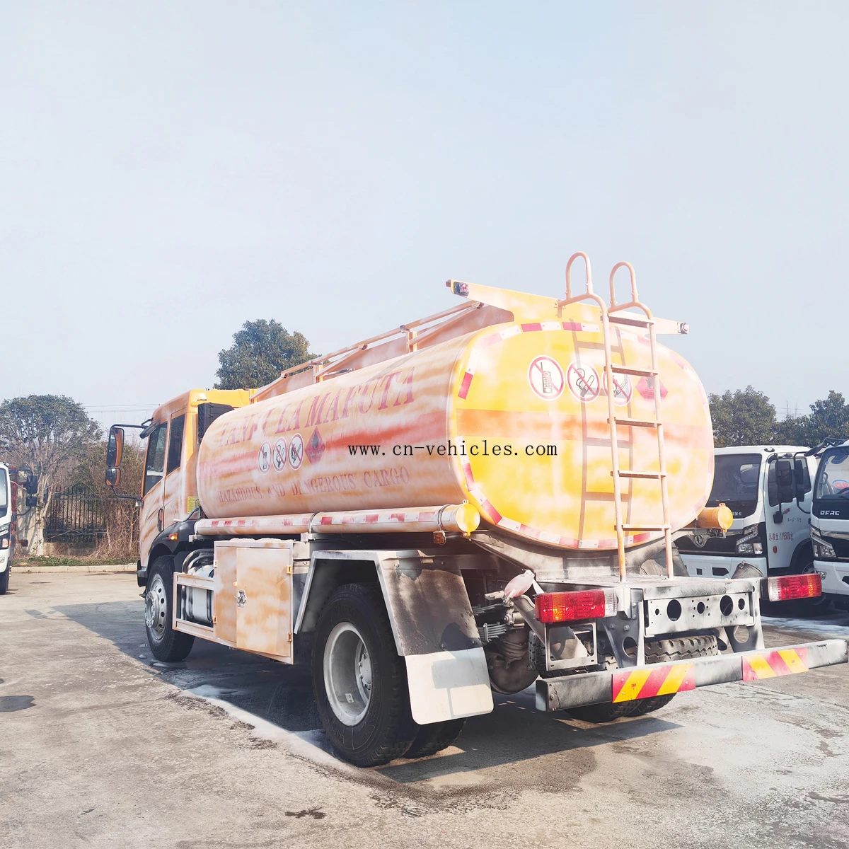 Faw Mini Oil Tanker Jet Fuel Truck Price With Pump - Buy 5000 Gallon ...