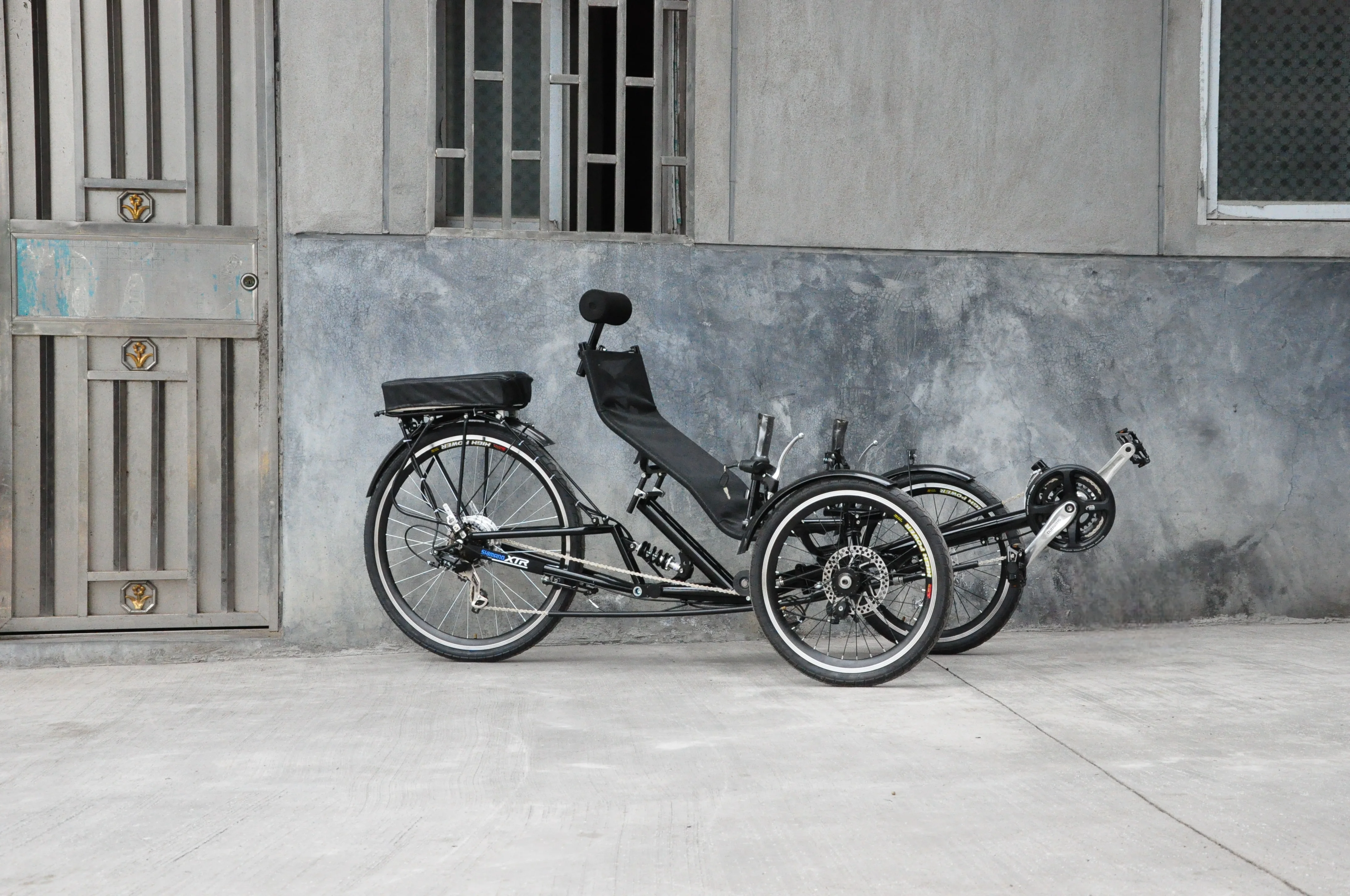 Three-wheeled Recliner 26-Inch Tricycle - Foldable & Cushioned