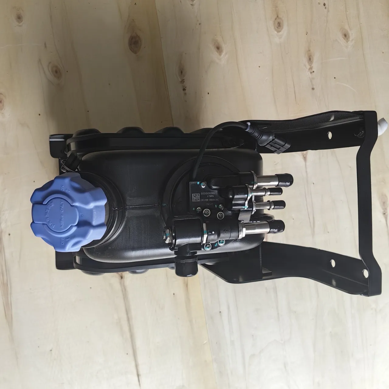 Dongfeng Light Truck Diesel Urea Tank with Bracket Assembly 1205006 ...