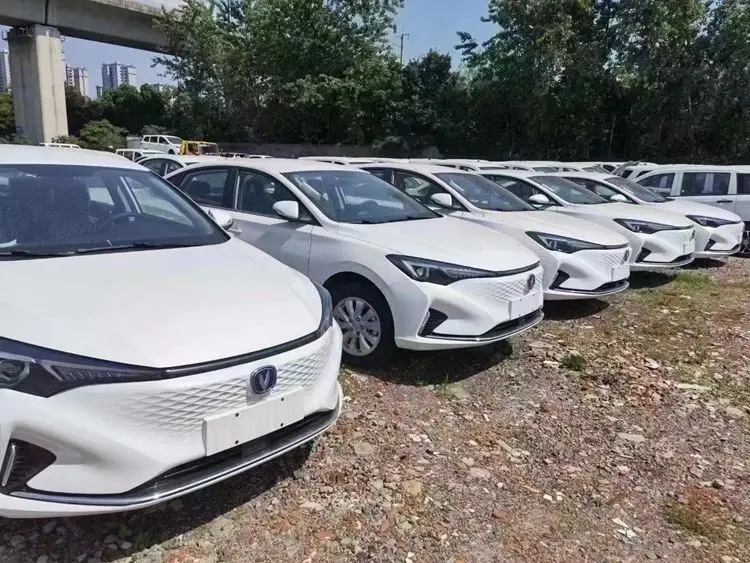 Ready for Delivery Deluxe Electric Vehicle Changan Eado EV460 Super Car Range of 400km Electric ...