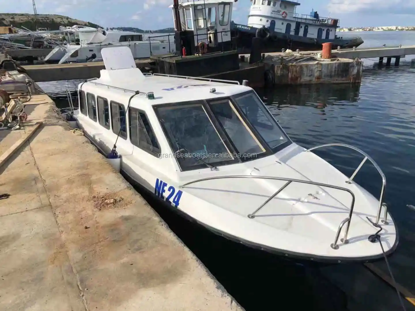 Customized Fiberglass Speed Passenger Boat for 18 Seats