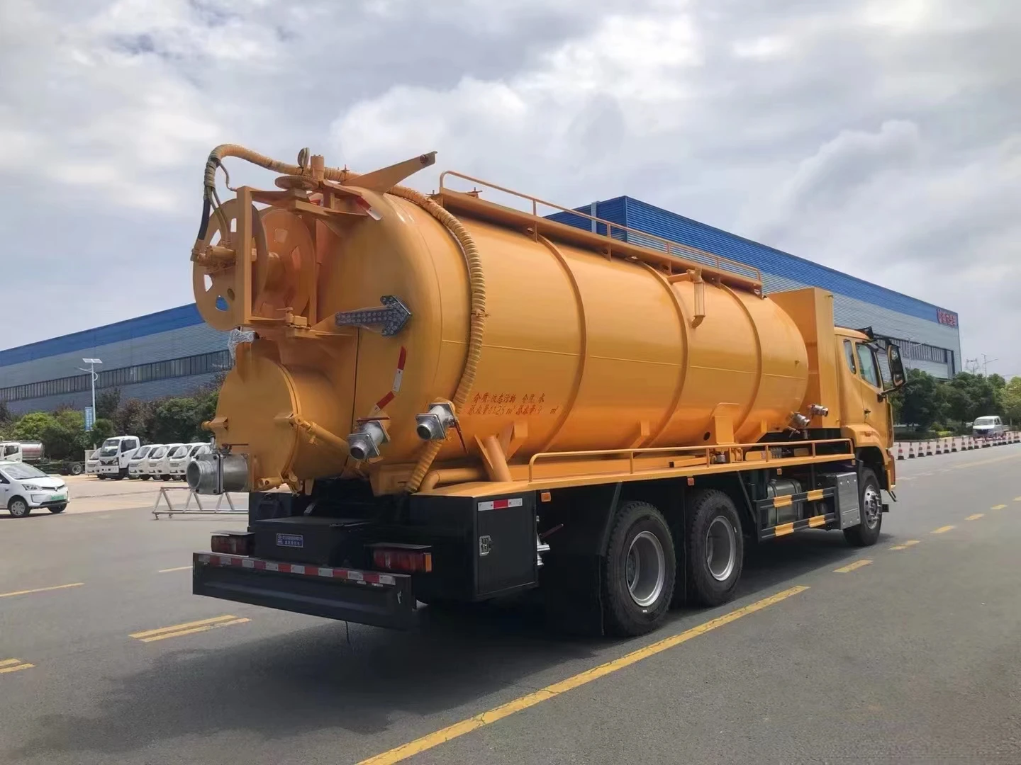 Sinotruk Howo 20m3 Sewage Septic Tank Vacuum Hose Tank Car Fecal Sludge ...