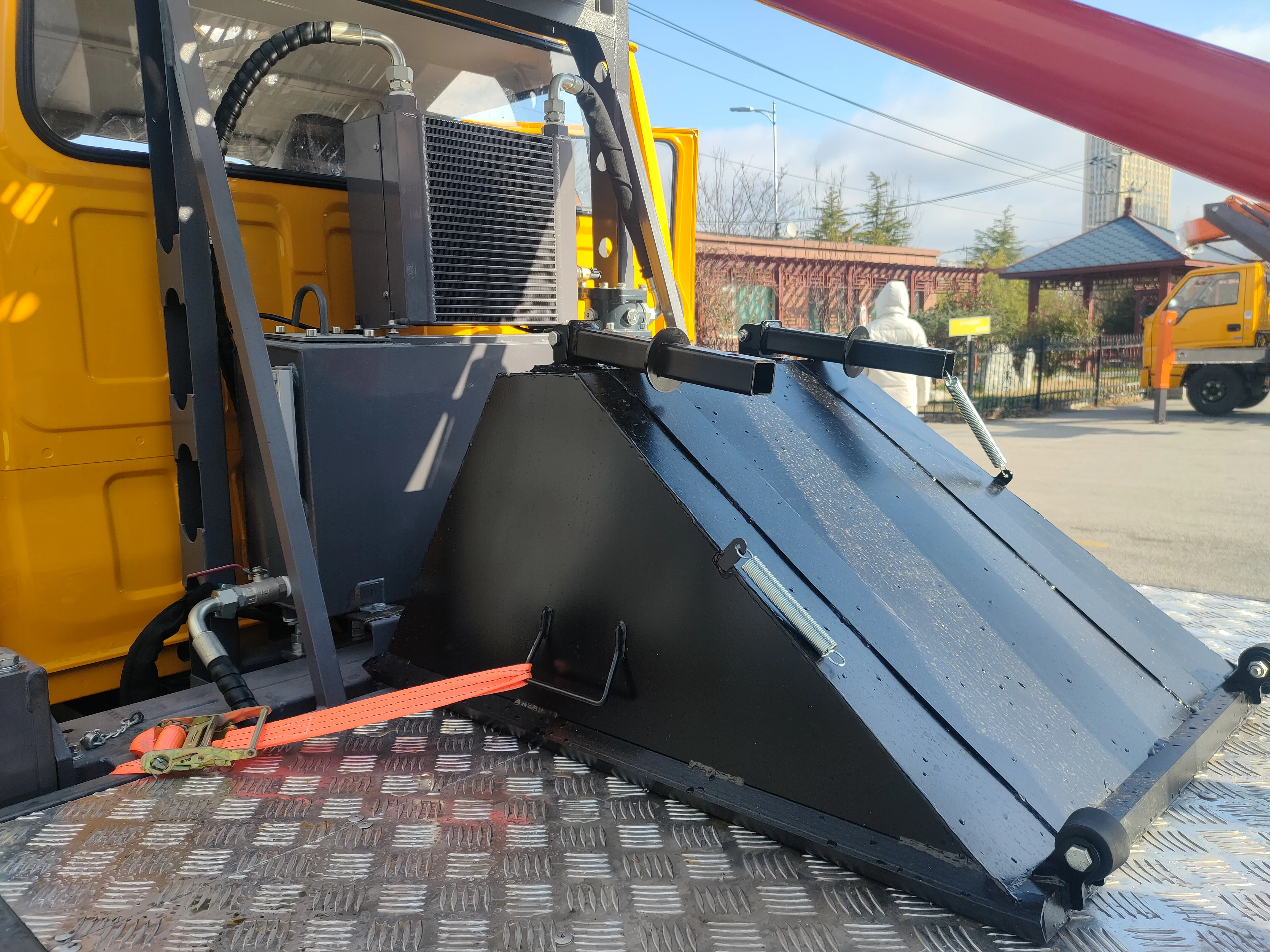 32m High Work Vehicles Mobile Ladder Truck And Aerial Work Ladder ...