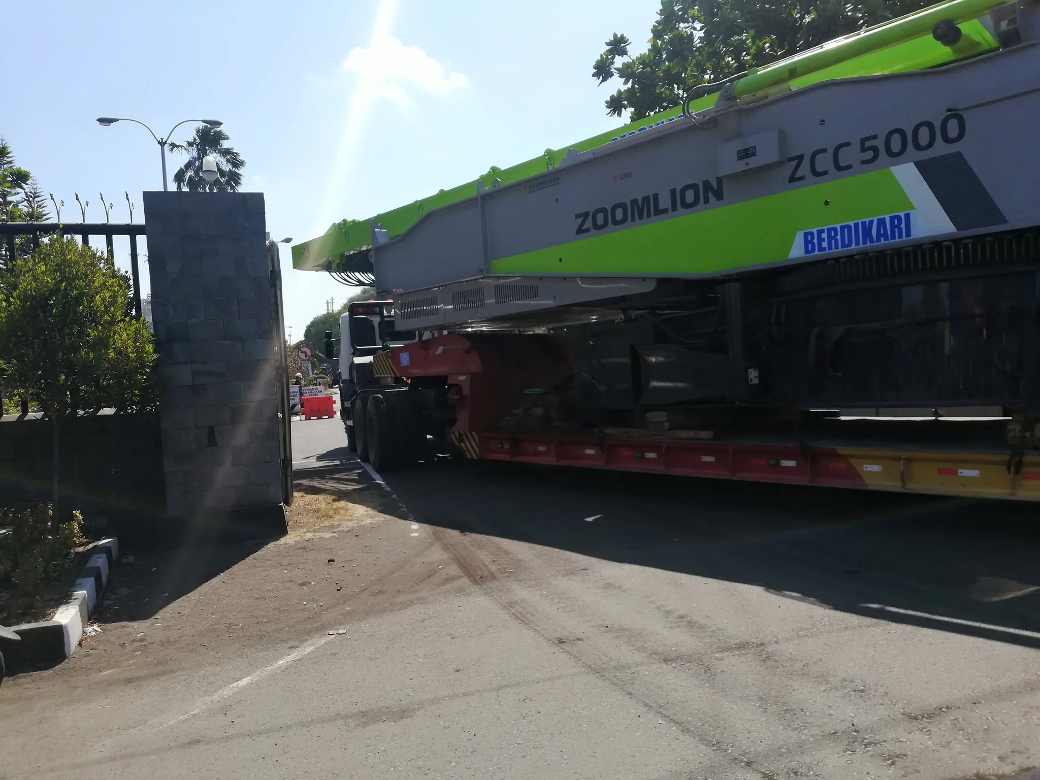 中联重科履带式起重机60吨ZCC600V| Alibaba.com