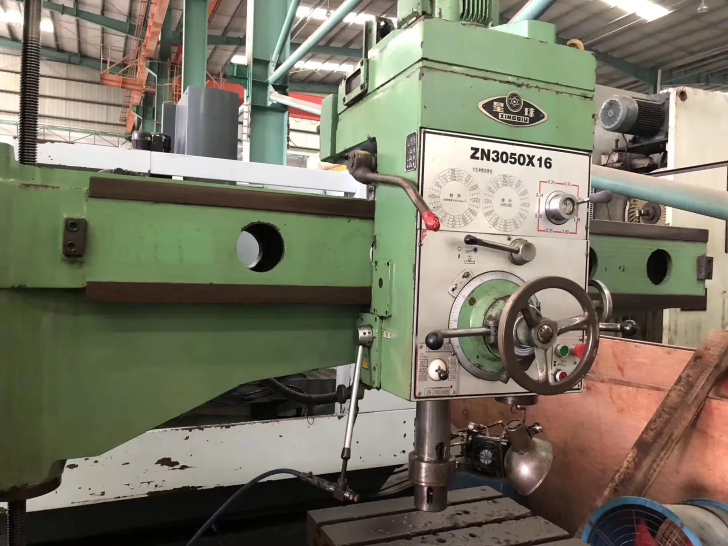 3050 Radial Drilling Machine - Versatile & Durable Metalworking Tool