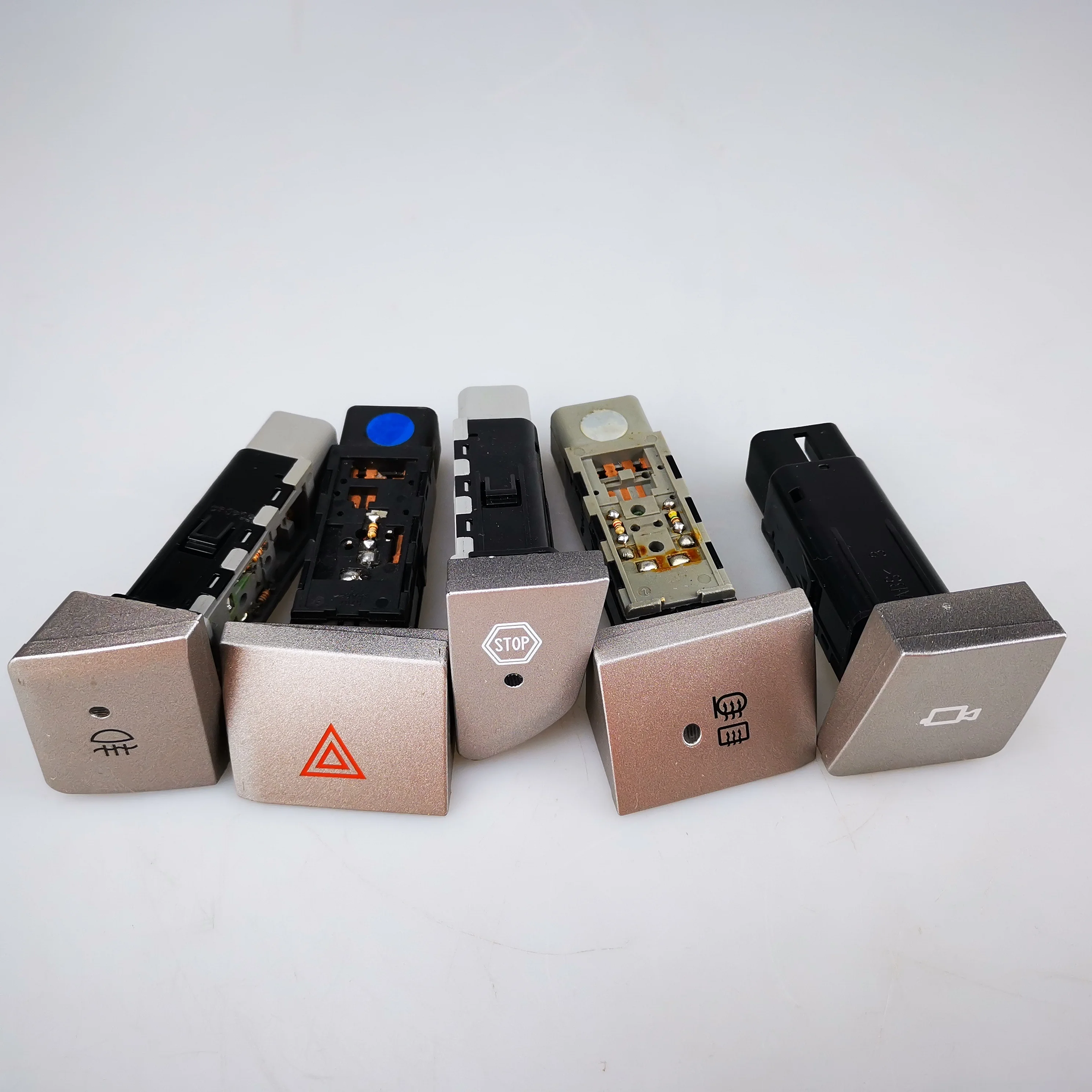 Saic Maxus V80 Instrument Switch Combination Visc - Buy T60 V80 D90 G10 ...