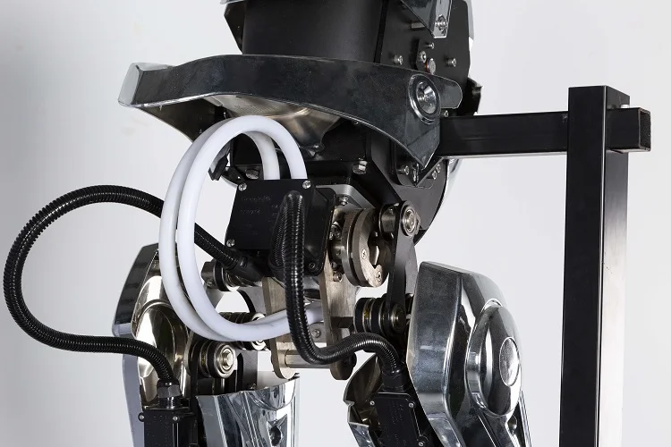 Dynamic Robot Running Mannequin - Cool SHOES Mannequins