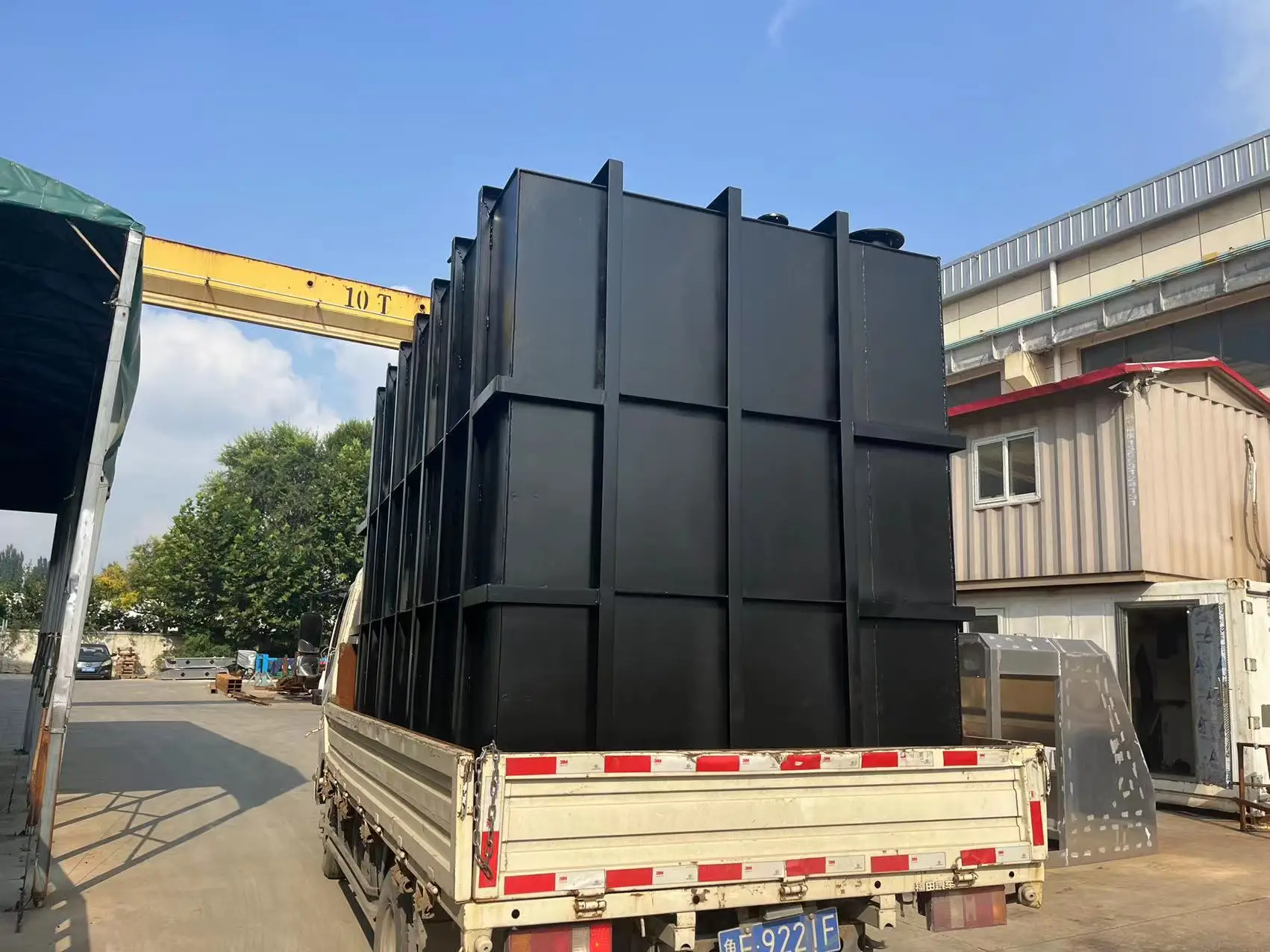 Stormshelterulearfallousheltermetalunderground Bunker