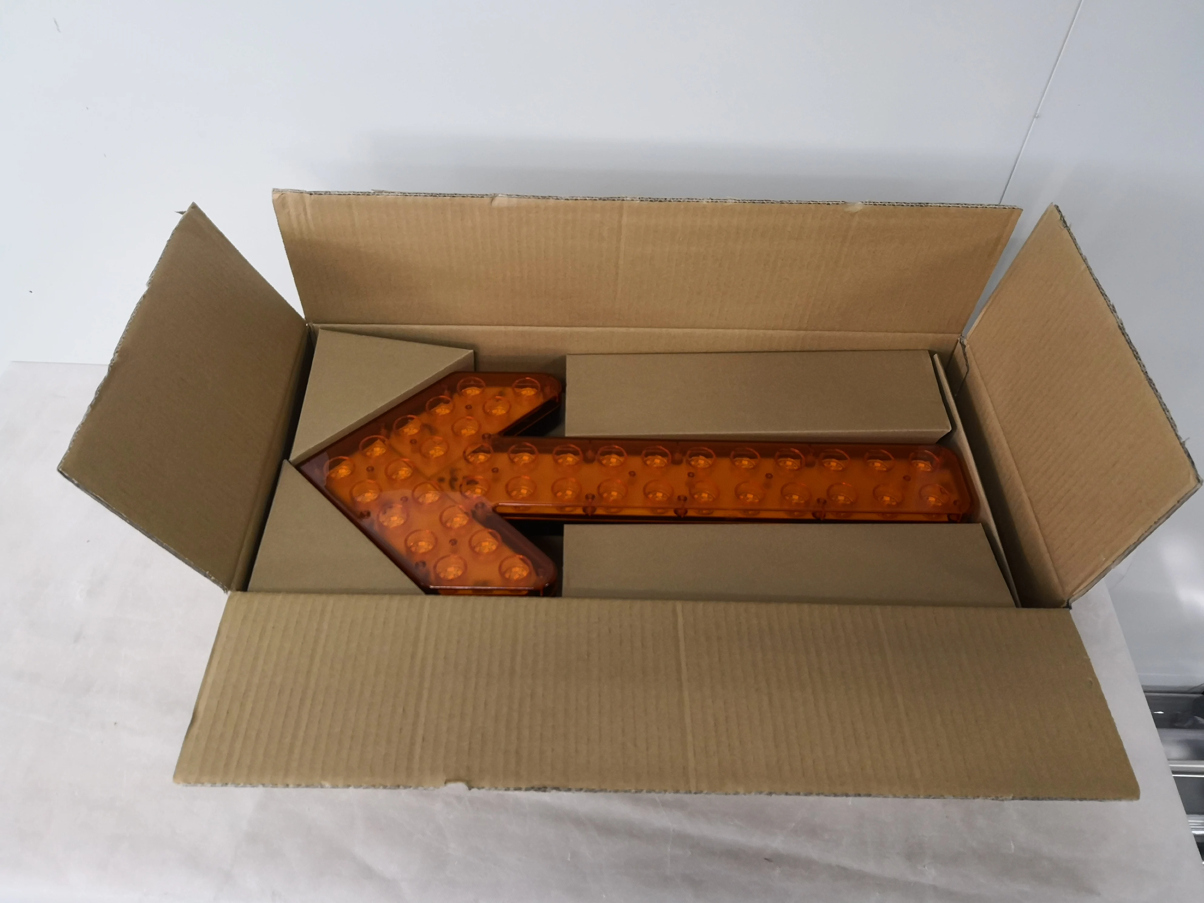 Amber Arrow Traffic Light Sign For The Truck - Buy Arrow Led Warning ...