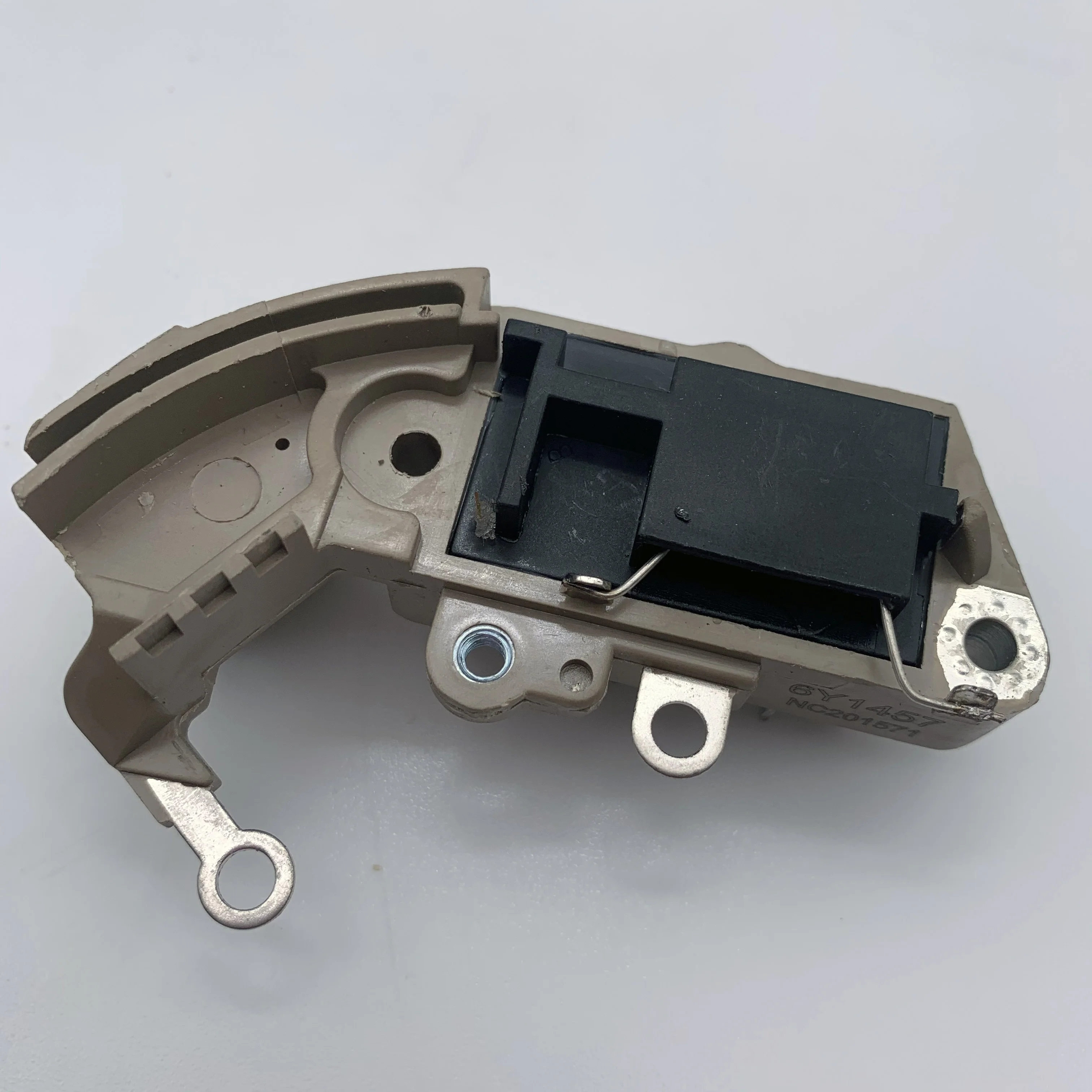 Car Alternator Regulator for LAND CRUISER HZJ79 HDJ100
