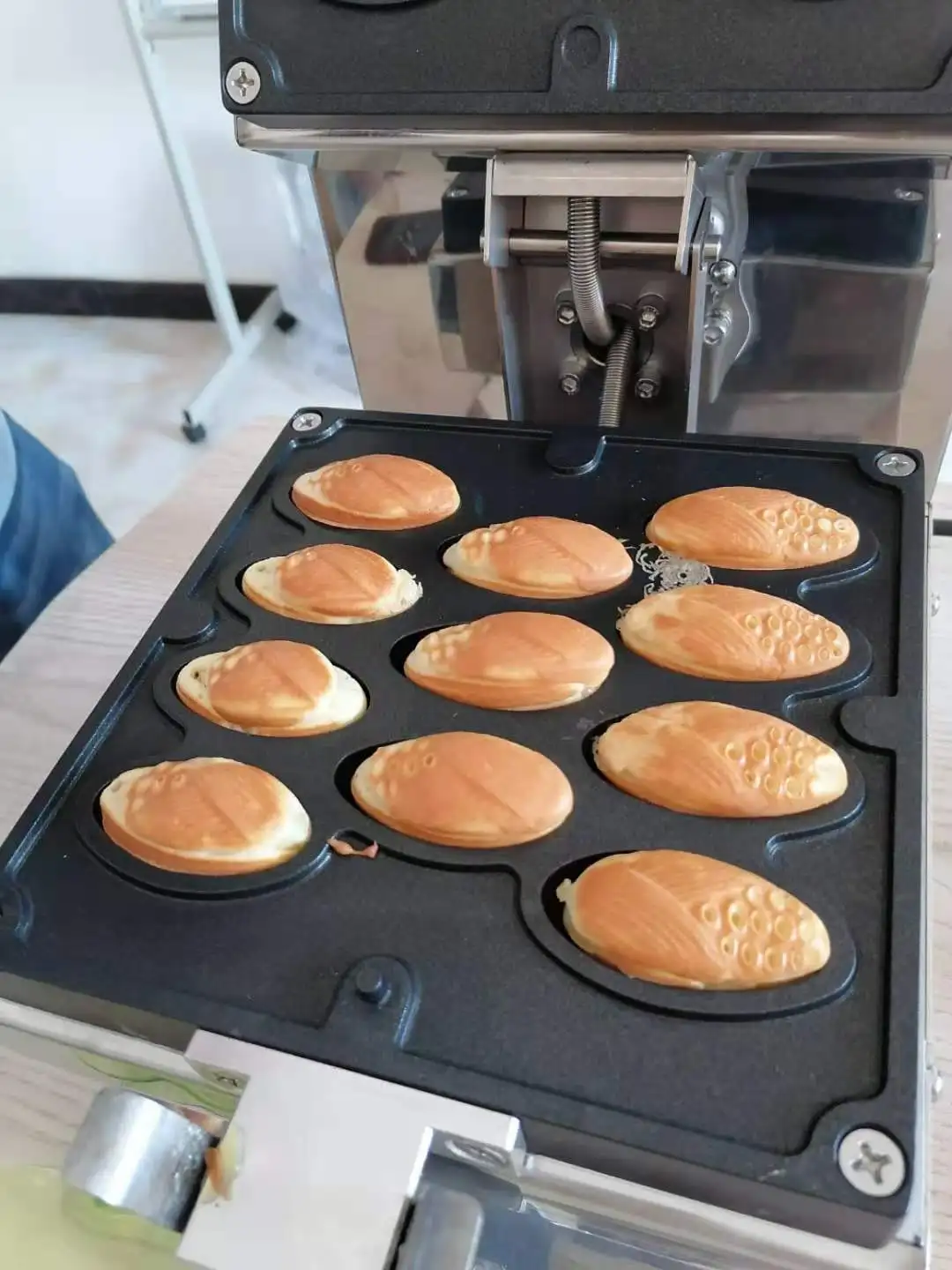 Small Korean Sponge Delimanjoo Cake Fish Cake Maker Manju Cake Making ...