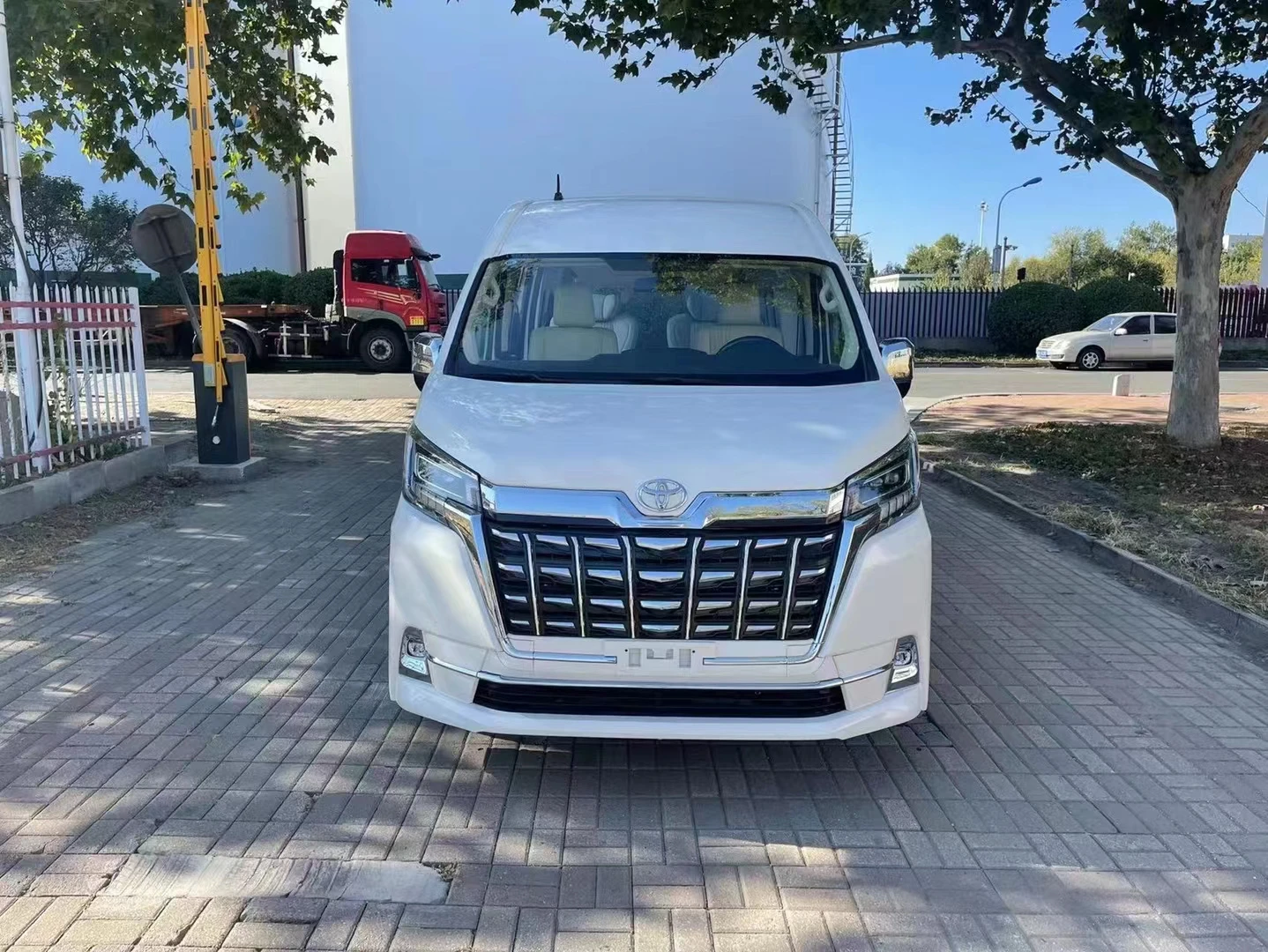 Used Toyota Hiace 9-Seater Mini Bus for Sale - White Luxury Coach Under ...