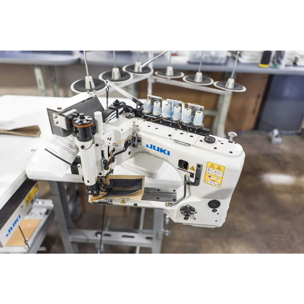 Brand New Jukis 3580 Arm Feed Three Needle Double Chain Stitch Machine For Sewing Jeans And ...